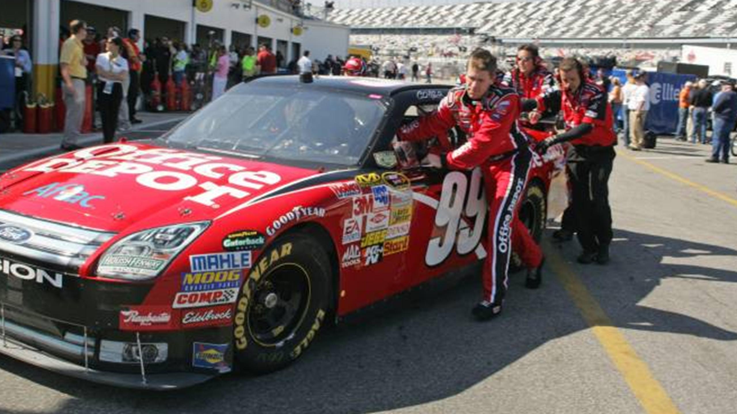 Edwards wins Auto Club 500 - Eurosport