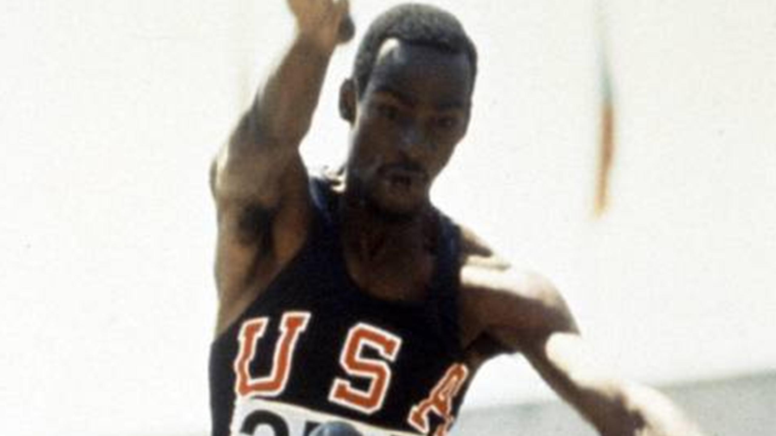 Beamon jump stil inspires - Eurosport