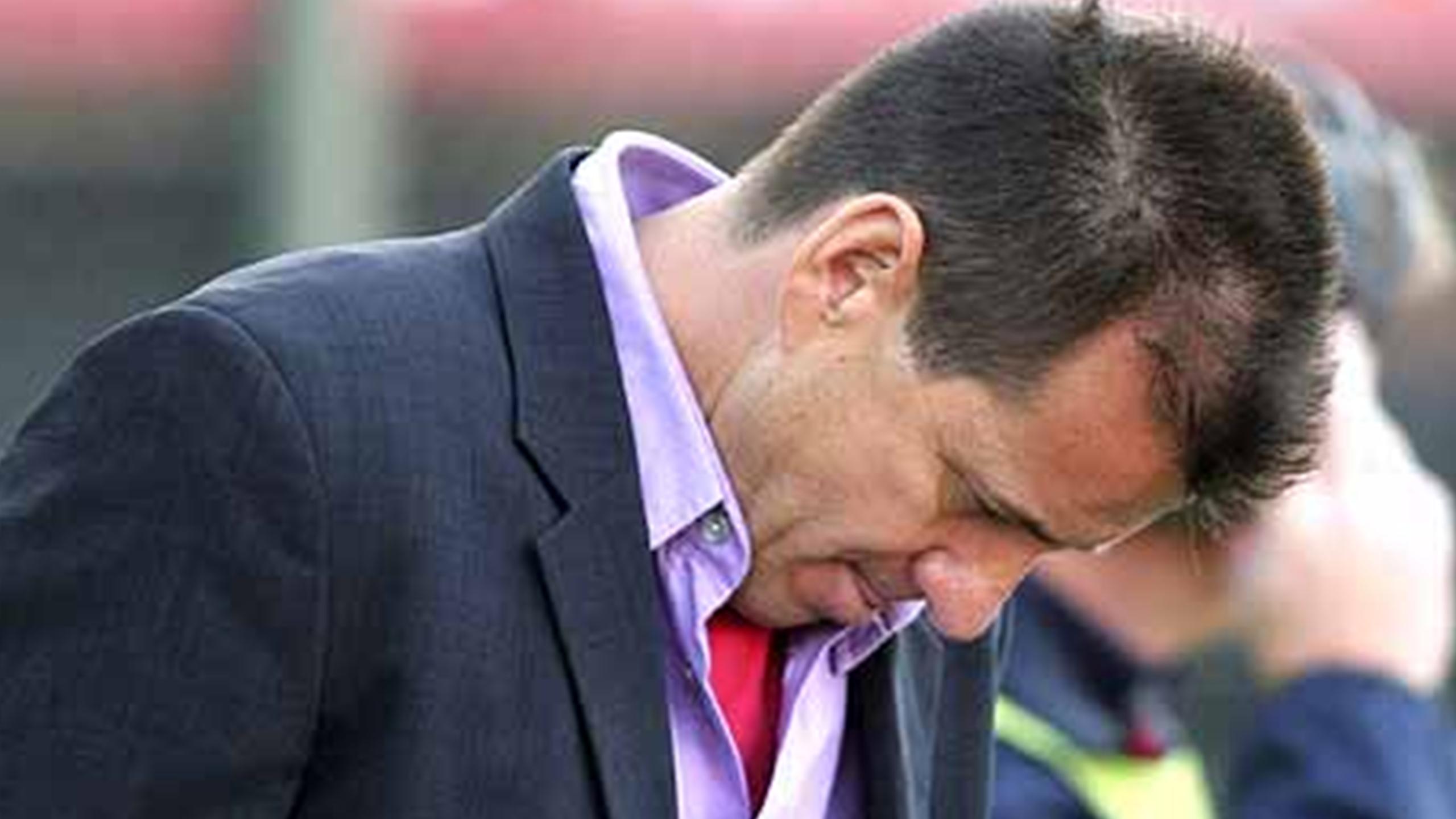 Dunga in pitch rant - Eurosport