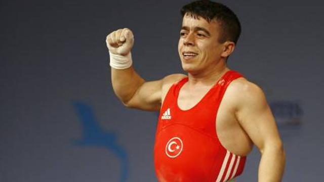 5'6" male, extremely small hands. : r/weightlifting