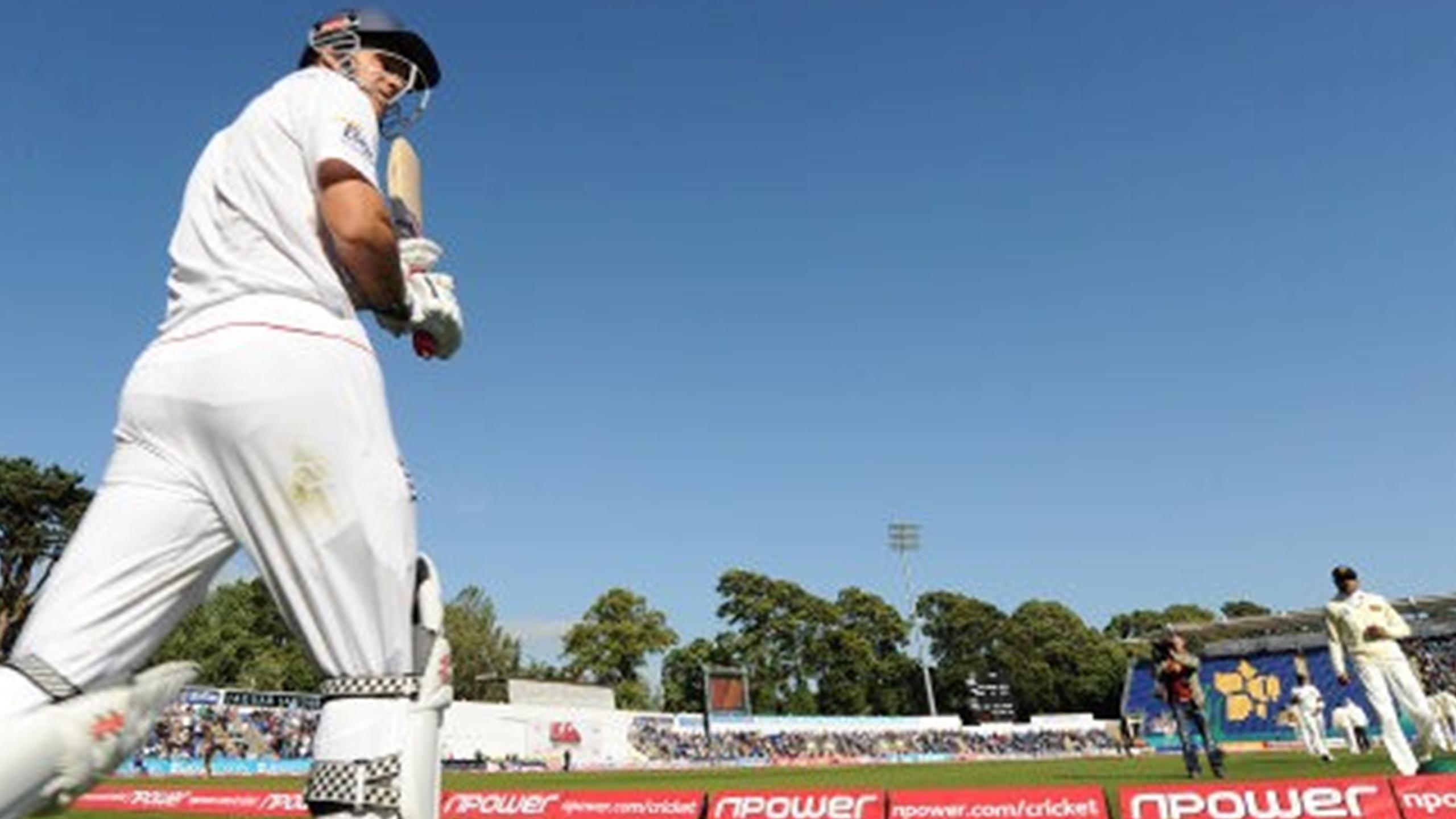 Strauss toasts victory - Eurosport