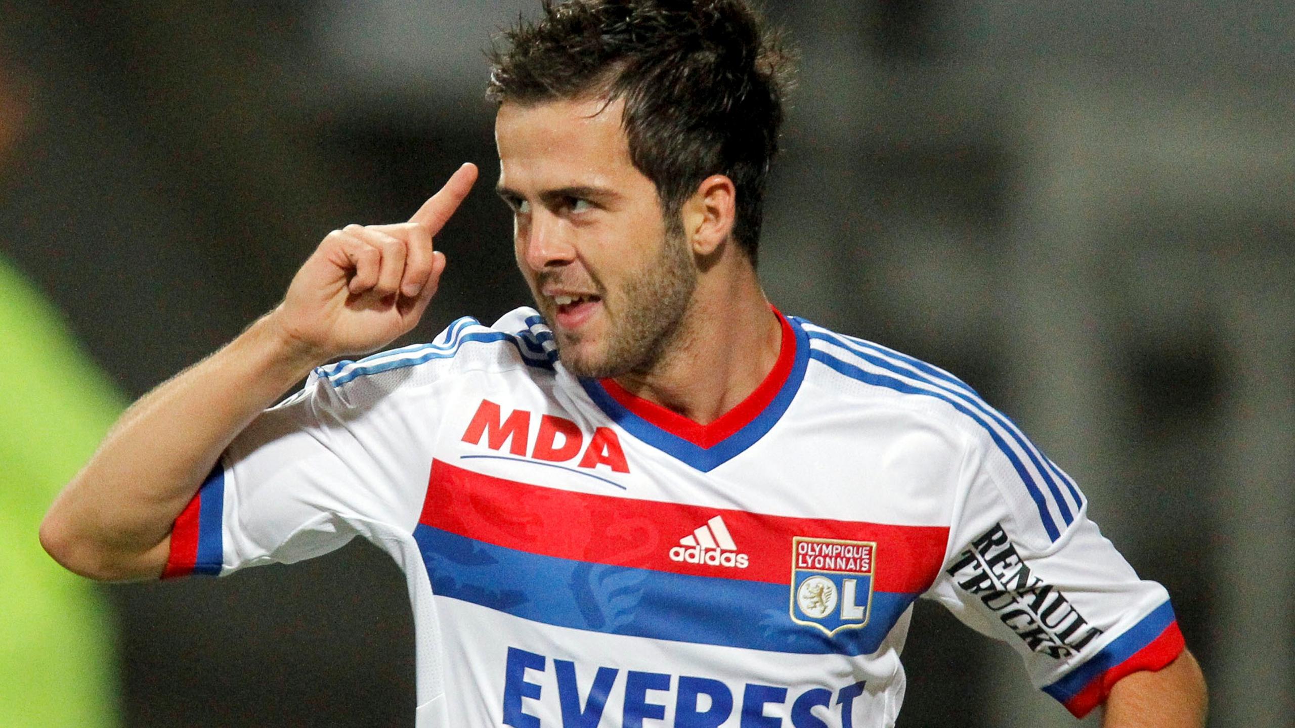 Pjanic quits Lyon for Roma - Eurosport