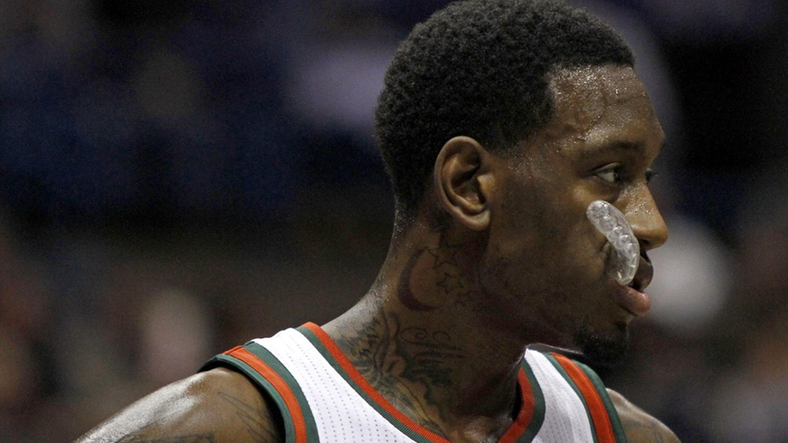 Sanders signs extension with Bucks - Eurosport