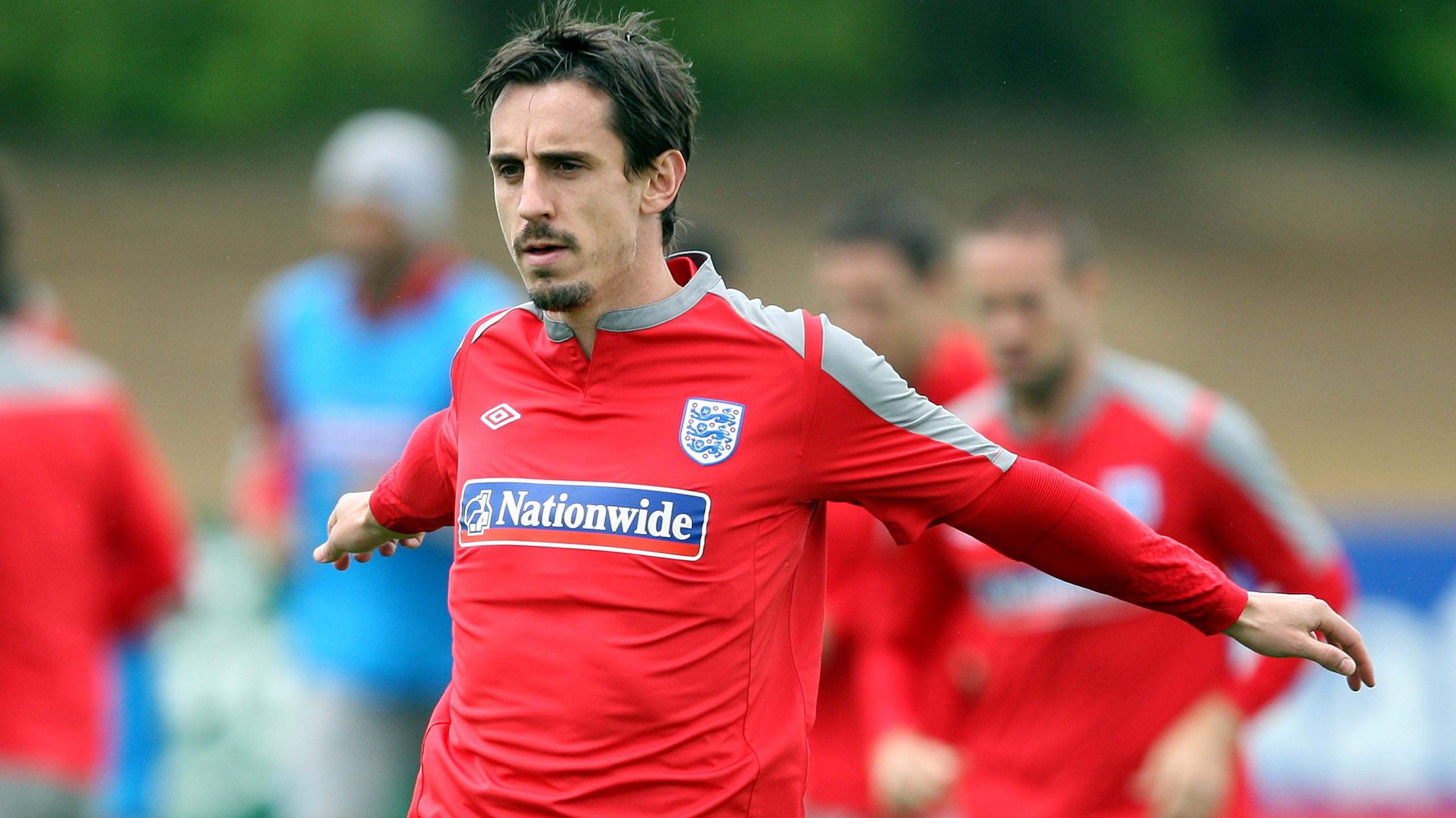 Neville joins England - Eurosport