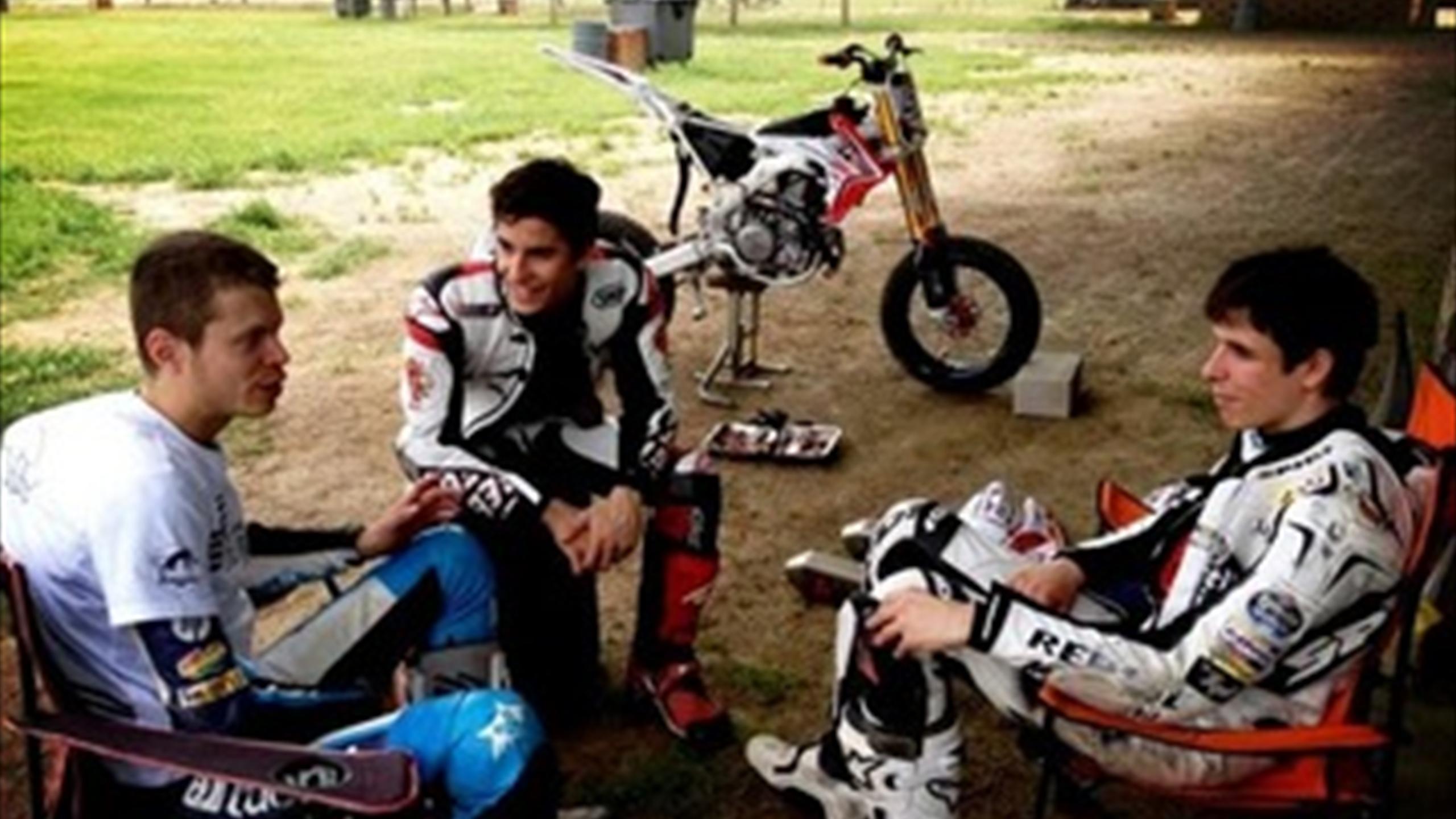 Avec les frères Marquez et Tito Rabat, c’est tout pour la glisse ...