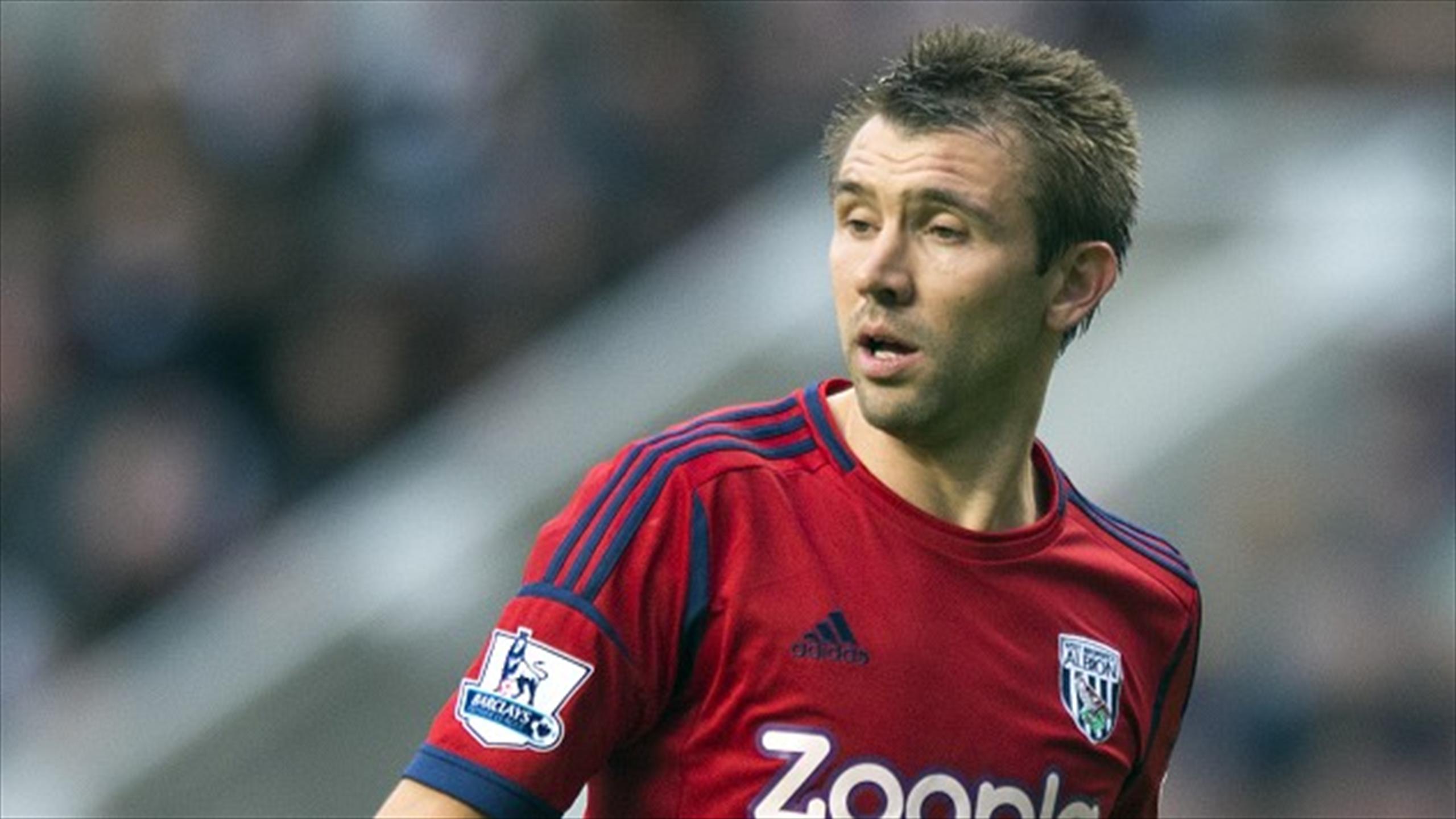 McAuley signs new Albion deal - Eurosport