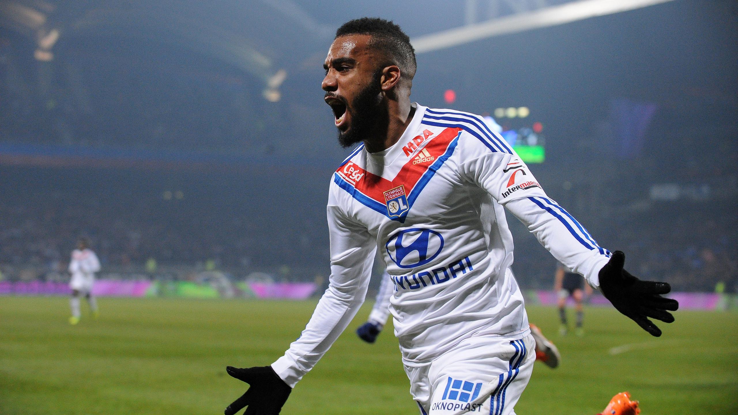 Lacazette, "prêt à titiller les grands attaquants de L1" - Eurosport