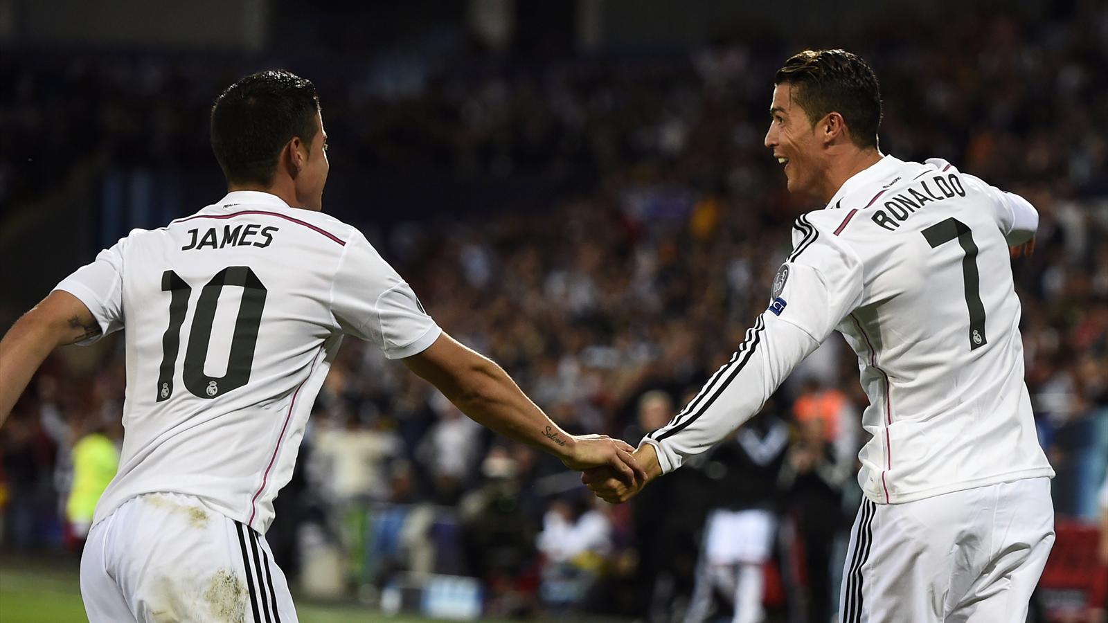 Real Madrid's Cristiano Ronaldo (R) is congratulated by his team mate ...