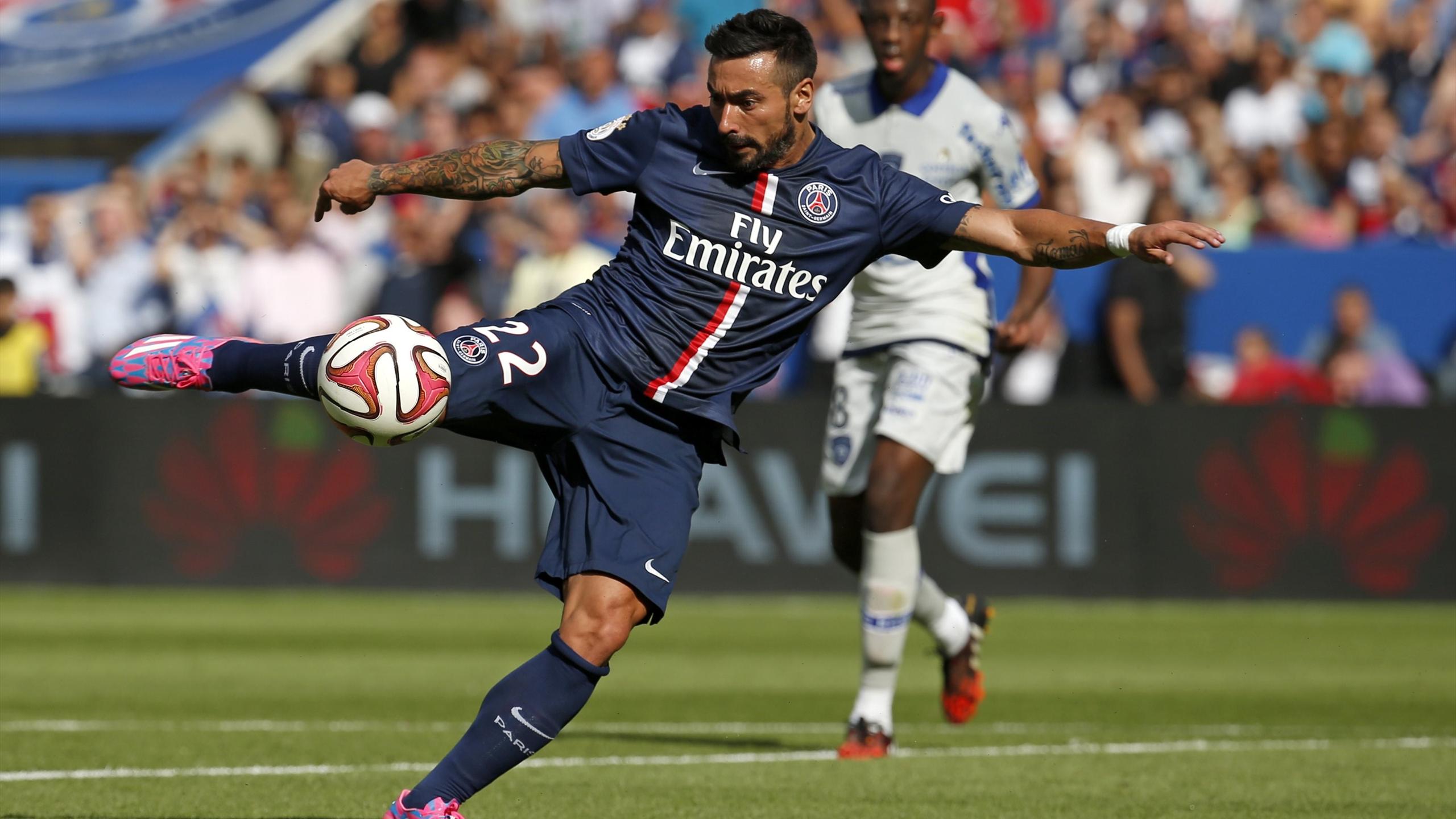 Lavezzi sakatlanarak yerde kalan David Luiz'e bakın ne yaptı - Eurosport