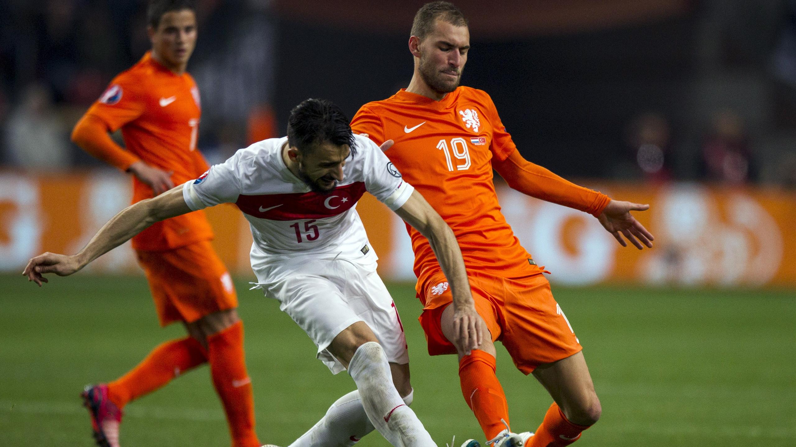 Striker Bas Dost pulls out of Dutch squad - Eurosport