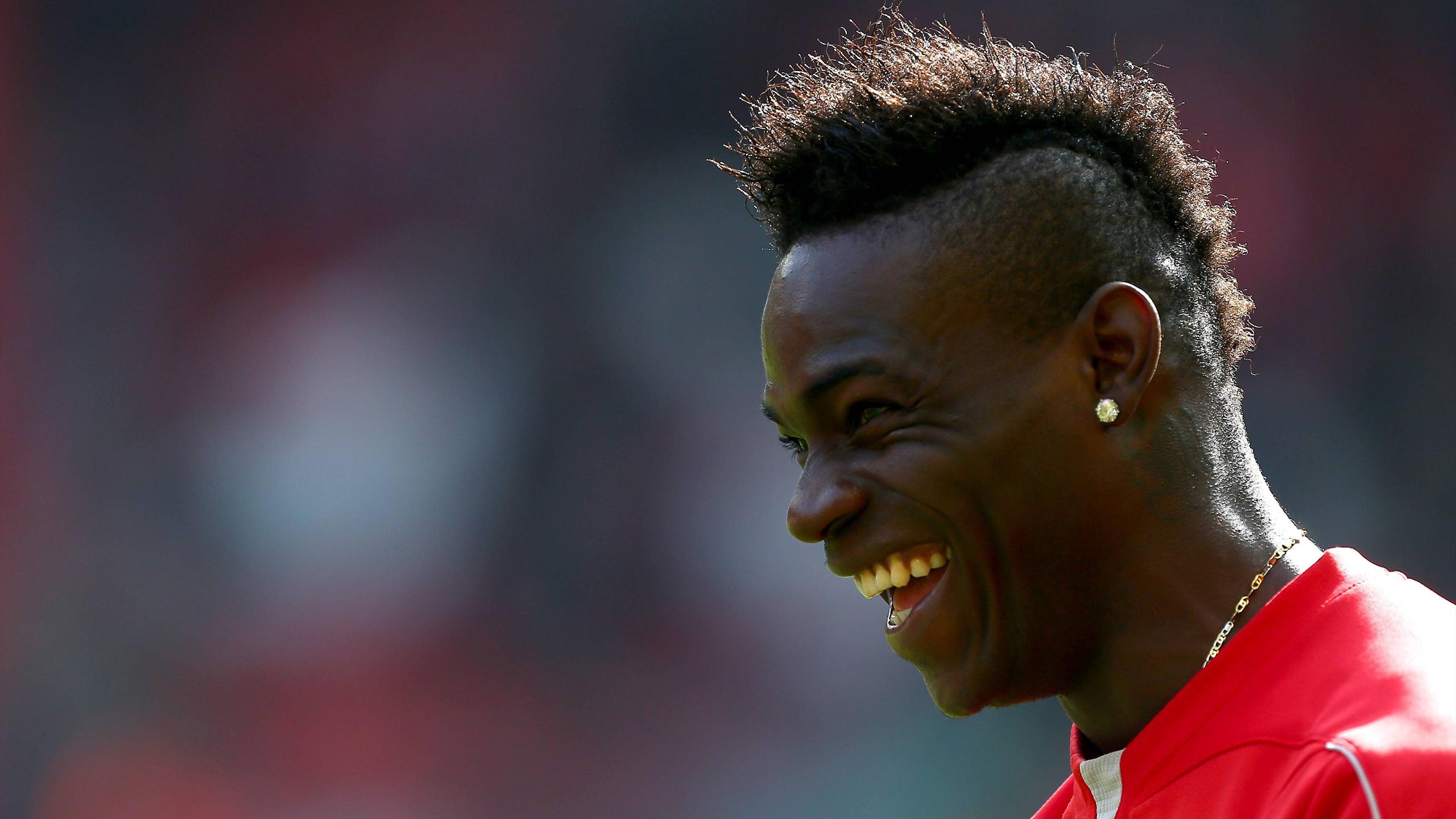 Mario Balotelli hat einen interessanten Vertrag beim FC Liverpool ...