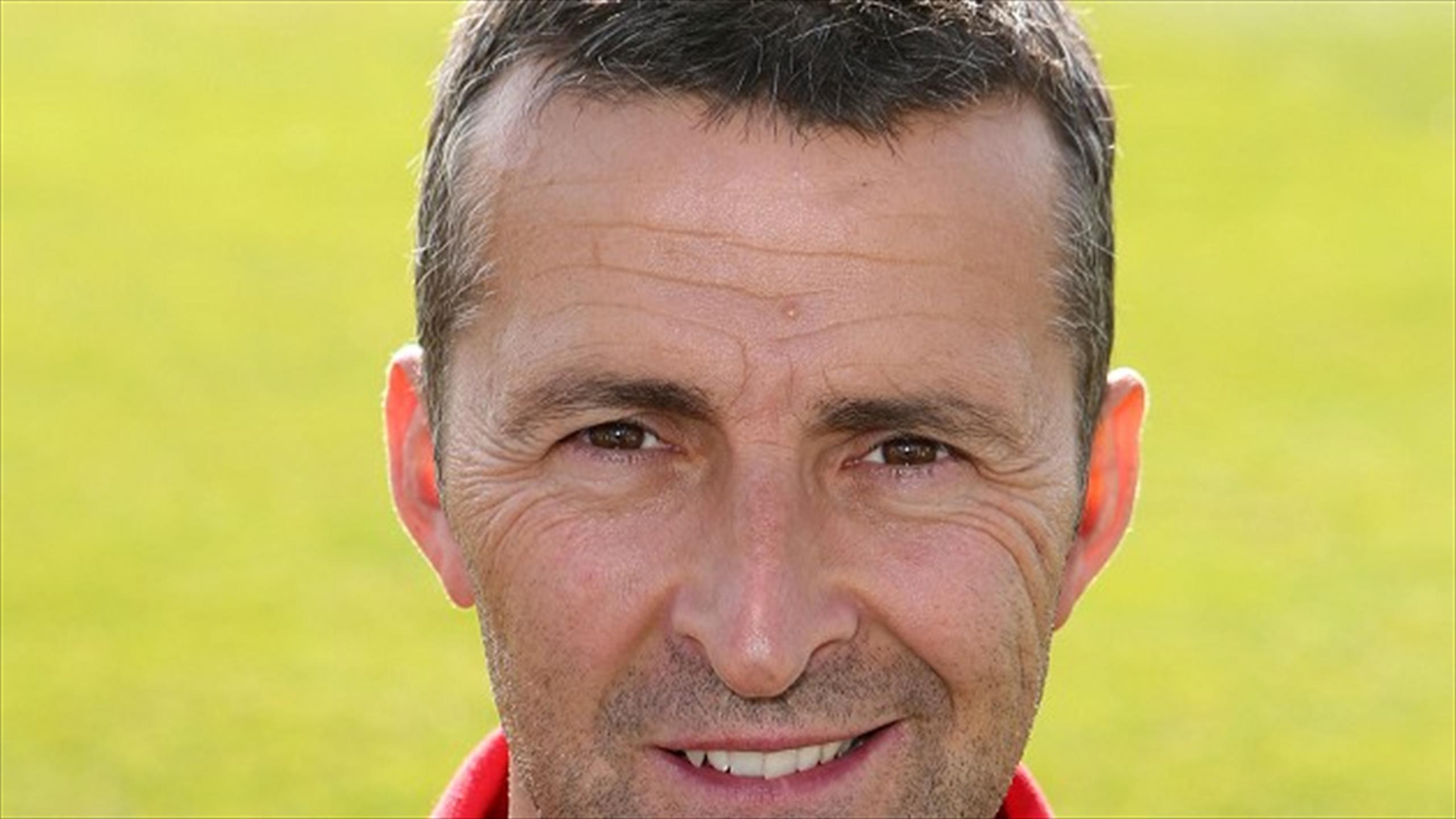 Coach Grayson leaves Essex - Eurosport