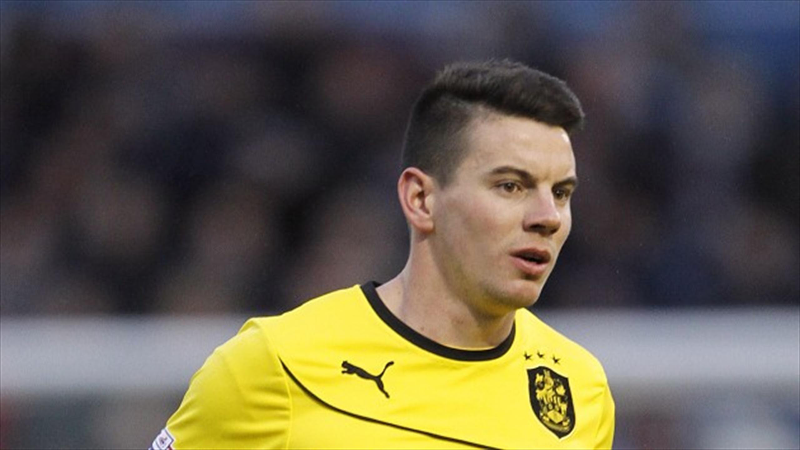 Adam Hammill extends Barnsley stay - Eurosport