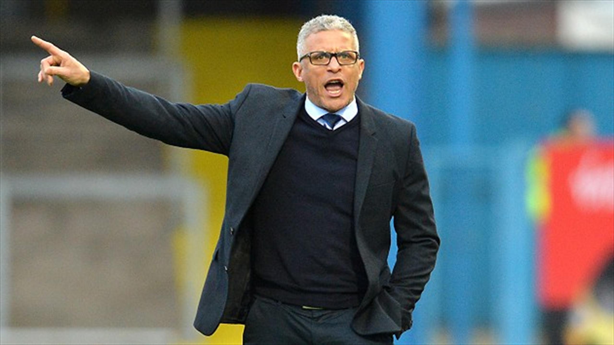 Carlisle boss Keith Curle pens new contract - Eurosport