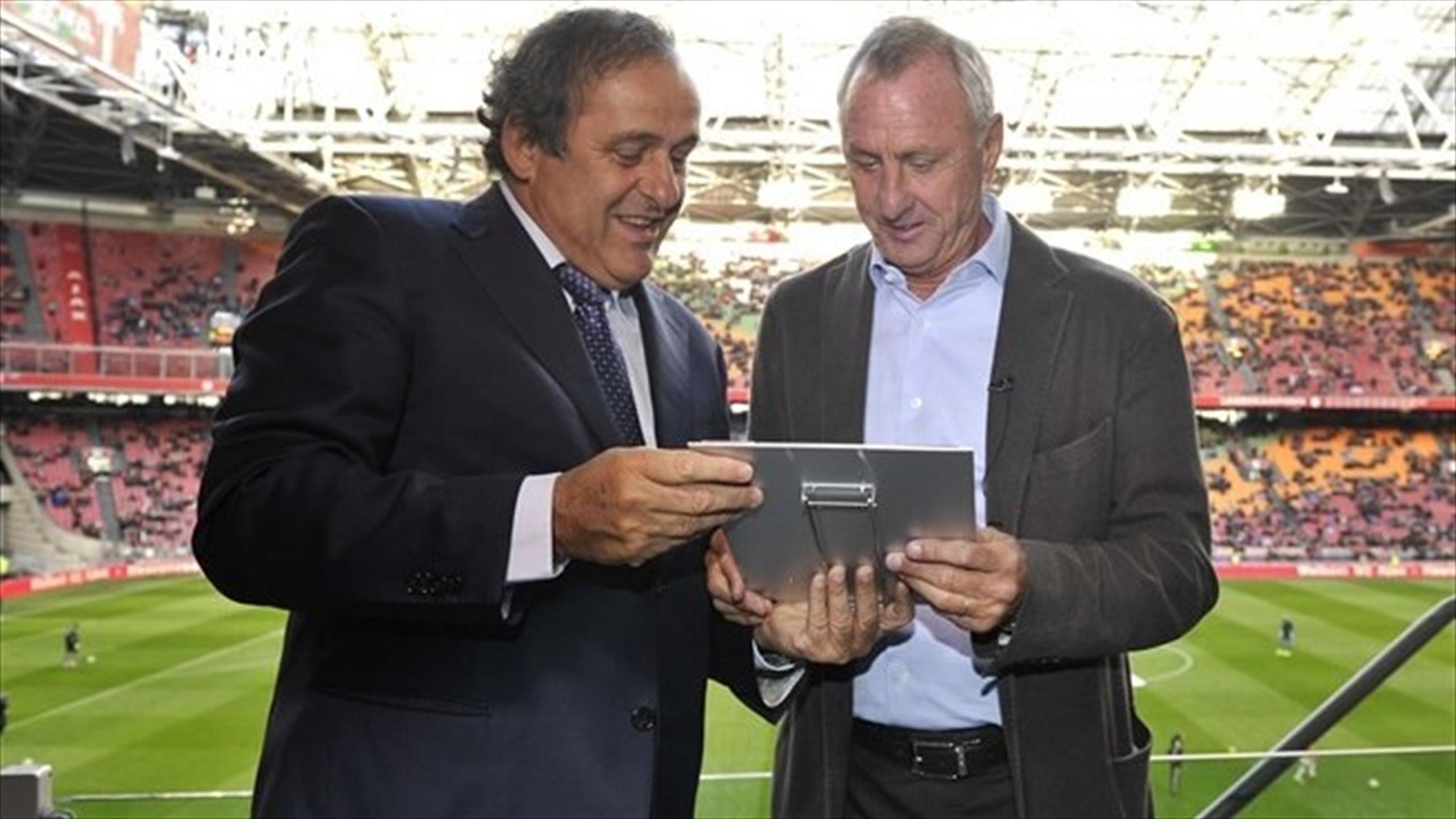 Platini: "Cruyff, tüm zamanların en iyi futbolcusu" - Eurosport