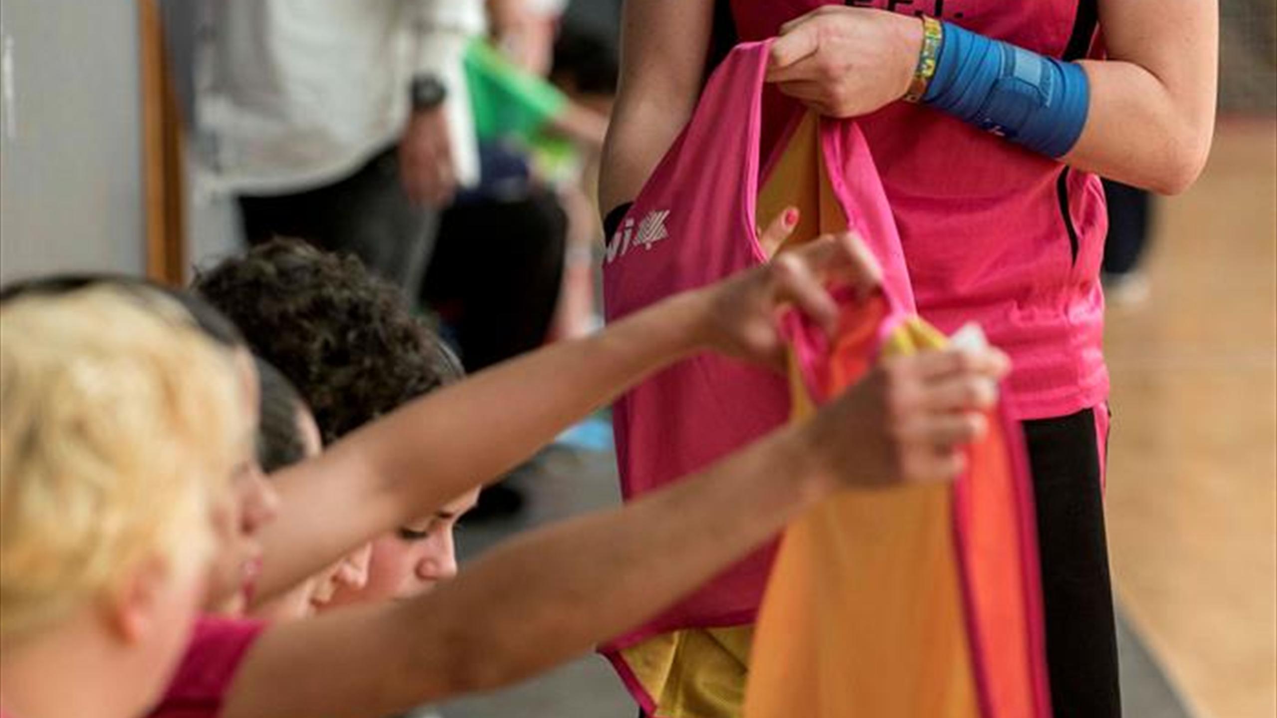 La transexual Izaro Antxia juega su primer partido oficial como mujer ...