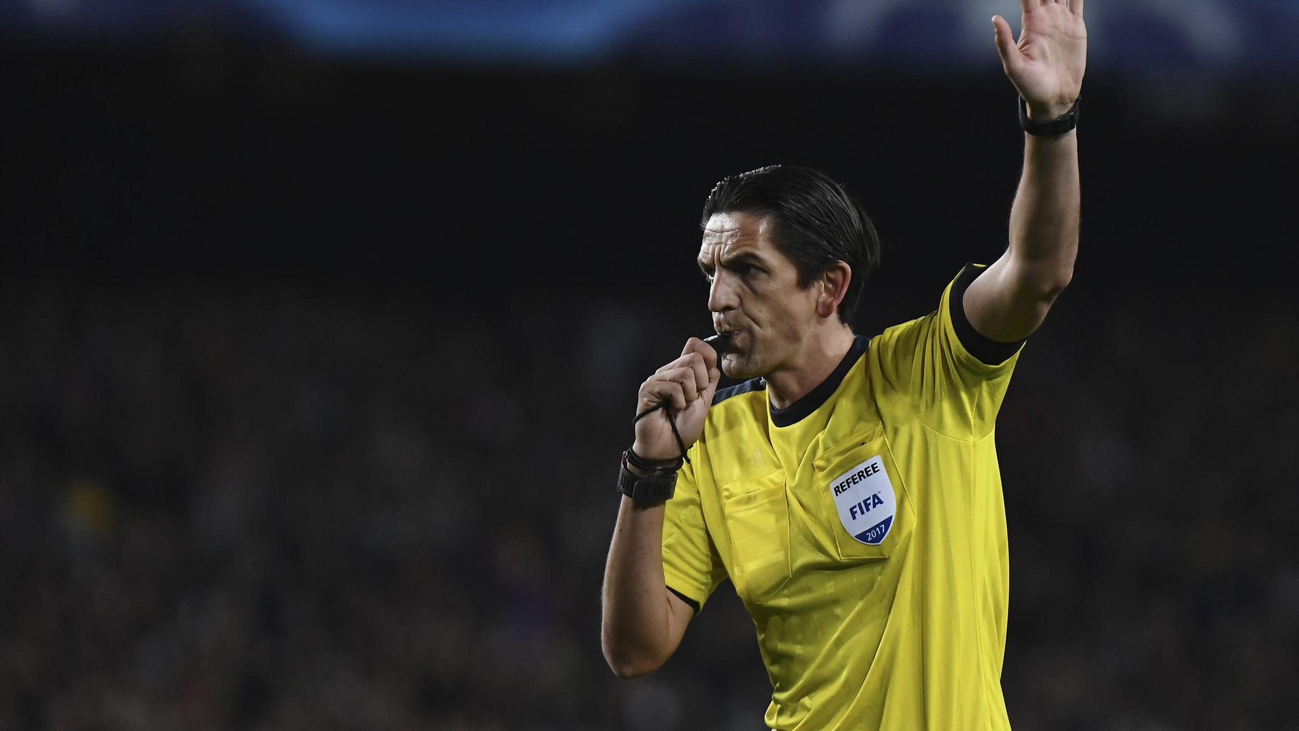 L'arbitre de Barça-PSG ne devrait pas être sanctionné par l'UEFA ...