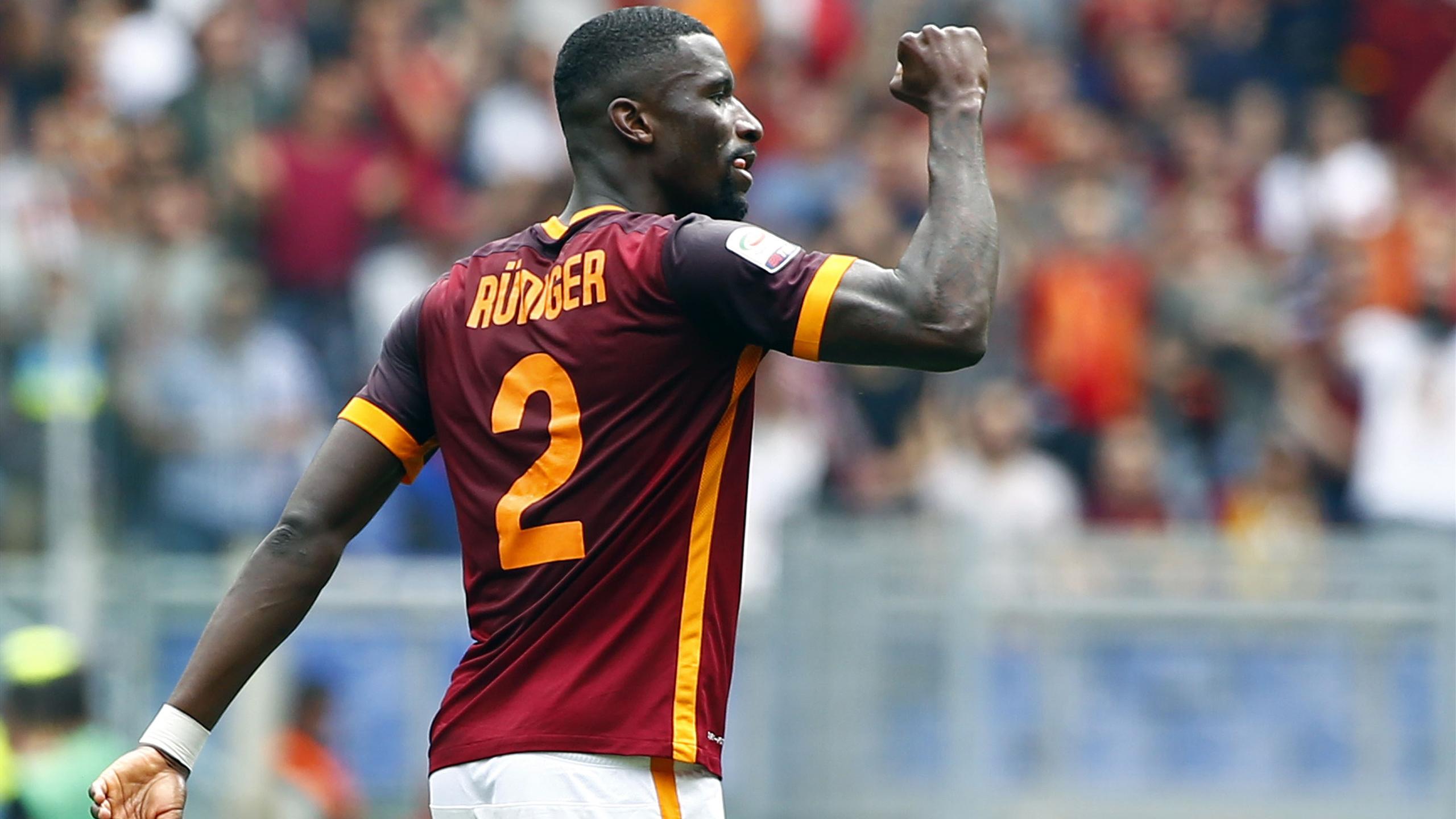 Antonio Rüdiger und der AS Rom festigen durch einen Sieg gegen Pescara ...