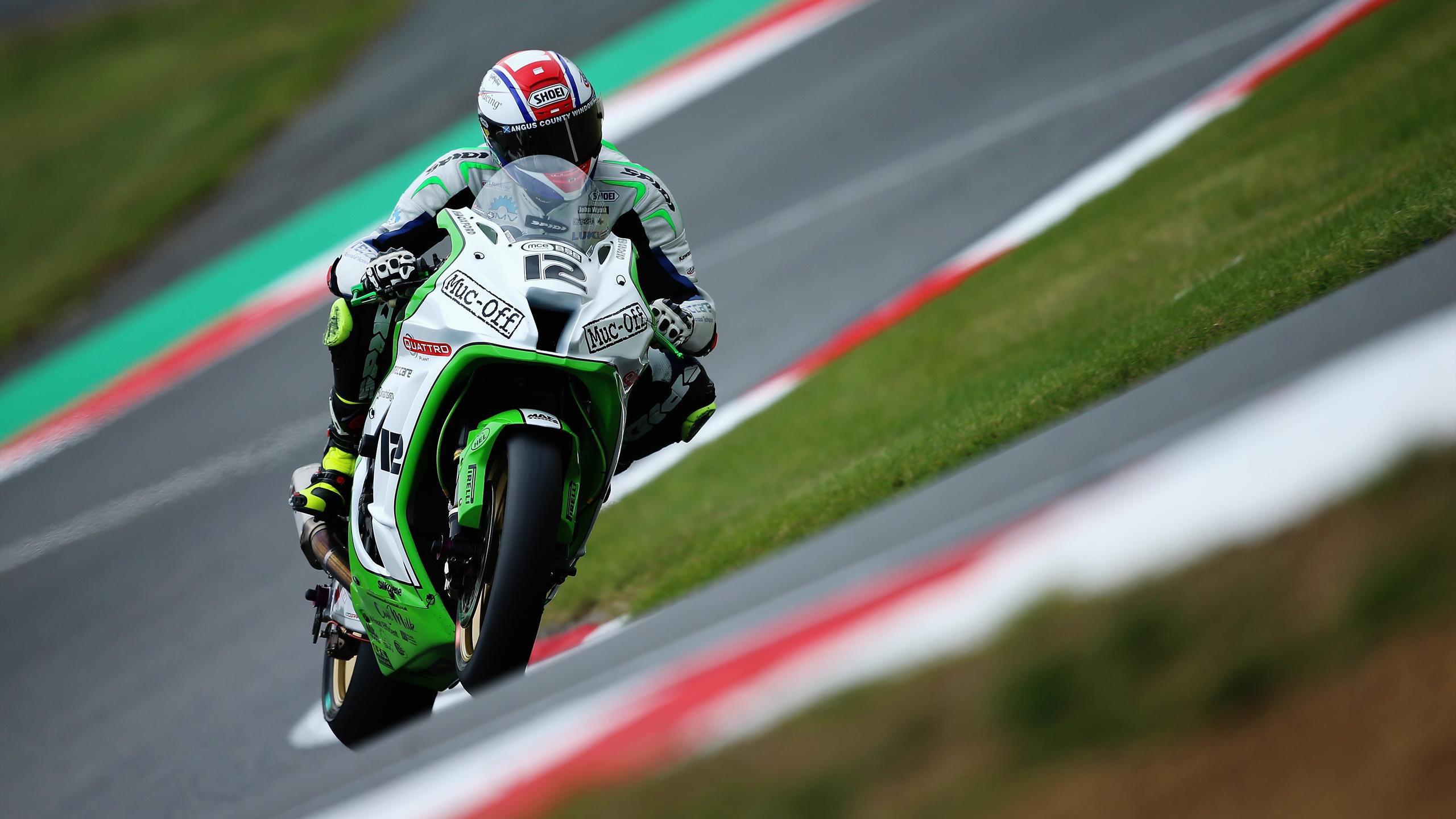 Luke Mossey clinches first win, Leon Haslam holds on for second - Eurosport