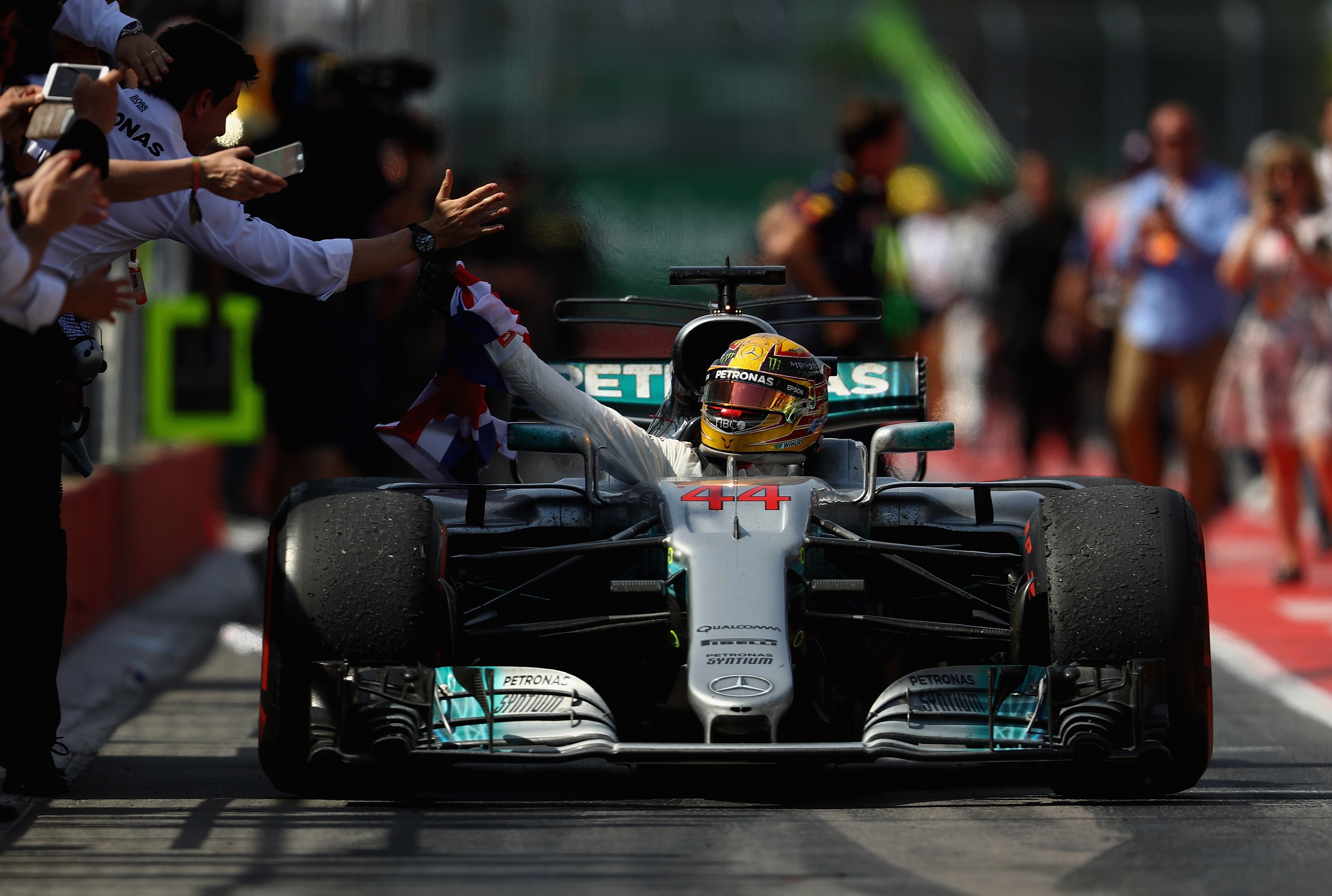 Lewis Hamilton (Mercedes) : "Un grand coup porté à Ferrari" - Eurosport