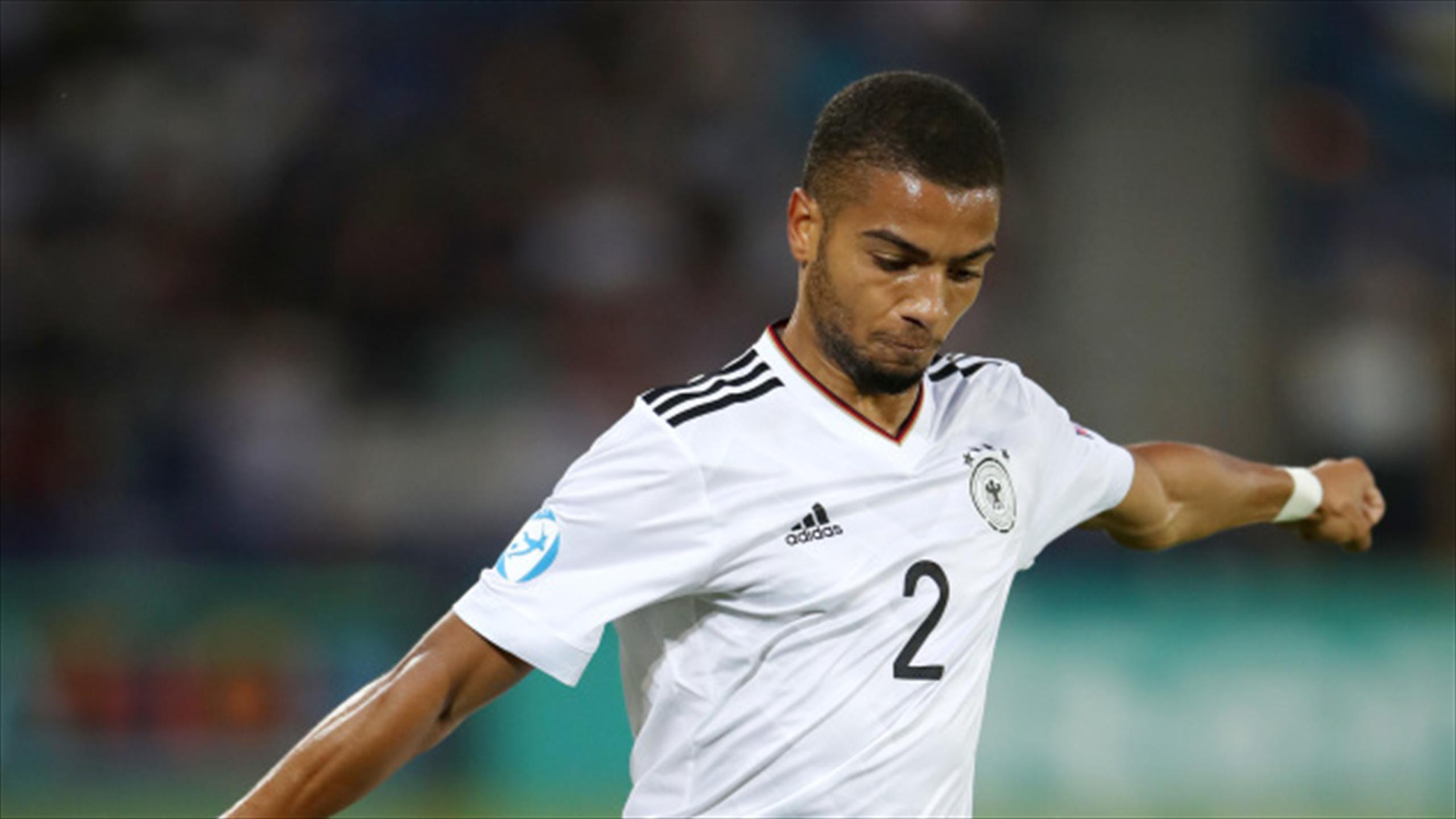 Borussia Dortmund land Tottenham target Jeremy Toljan - Eurosport