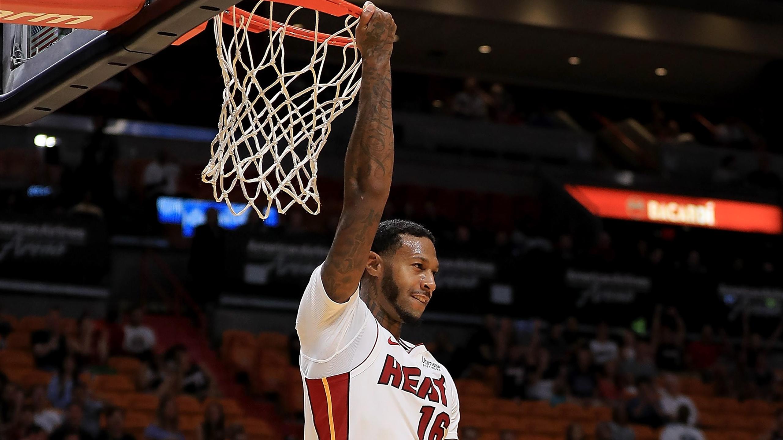NBA - James Johnson signe le poster du début de saison : Le top 10 de ...