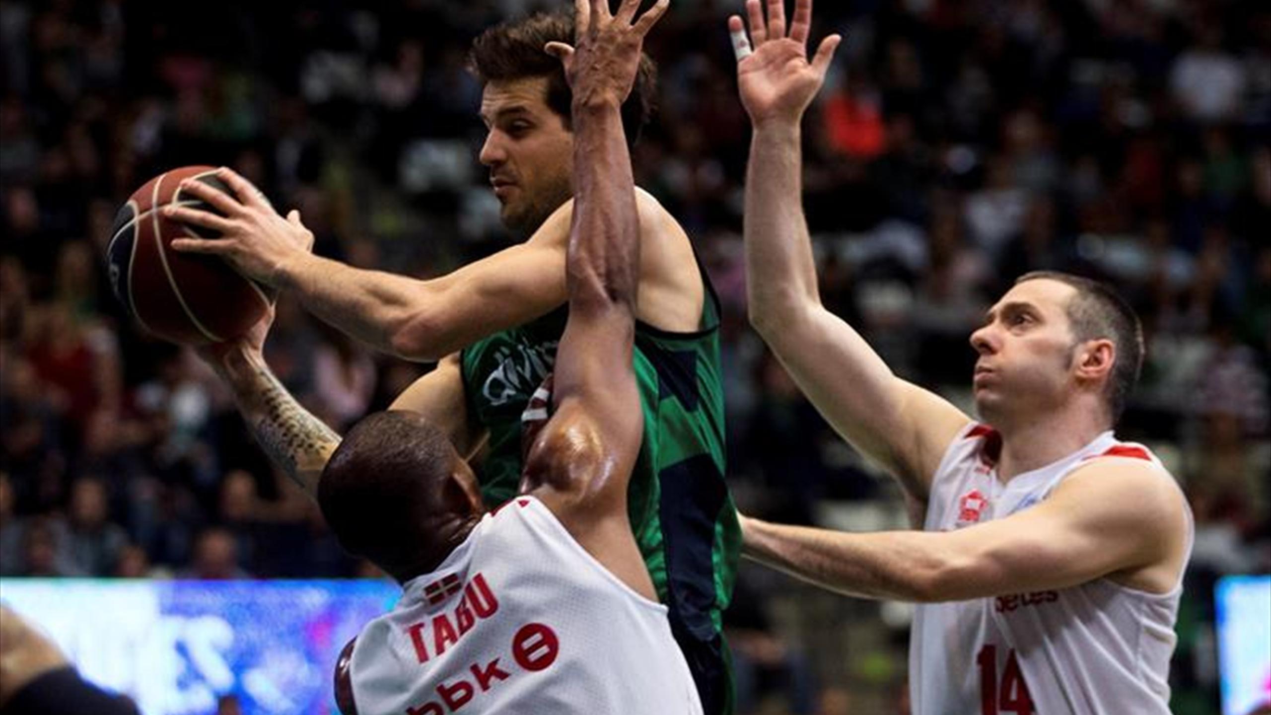 84-56. La 'Penya' da otro paso hacia la permanencia ante un rival ...