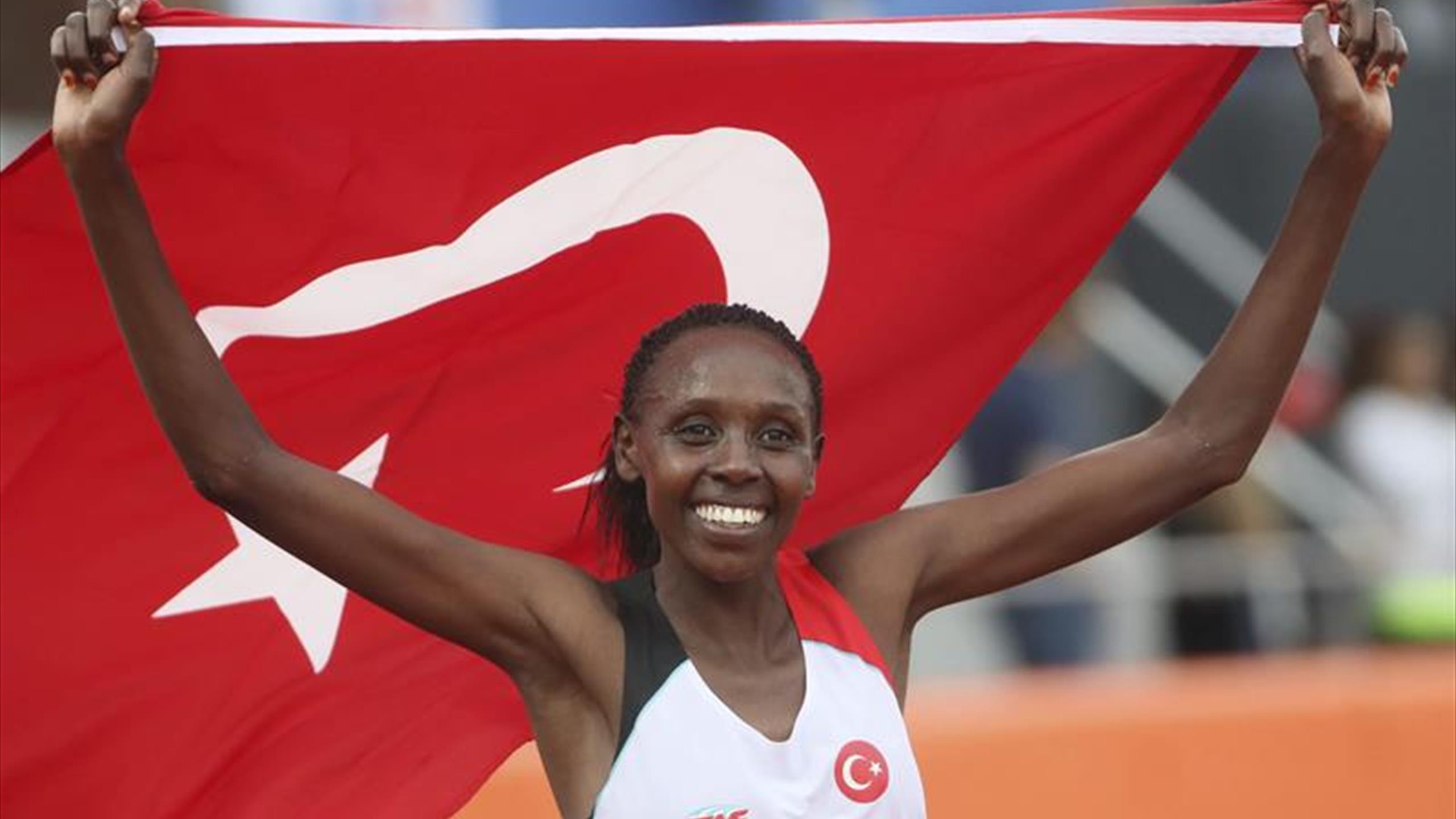 Yasemin Can primera mujer tres veces campeona de Europa de cross ...