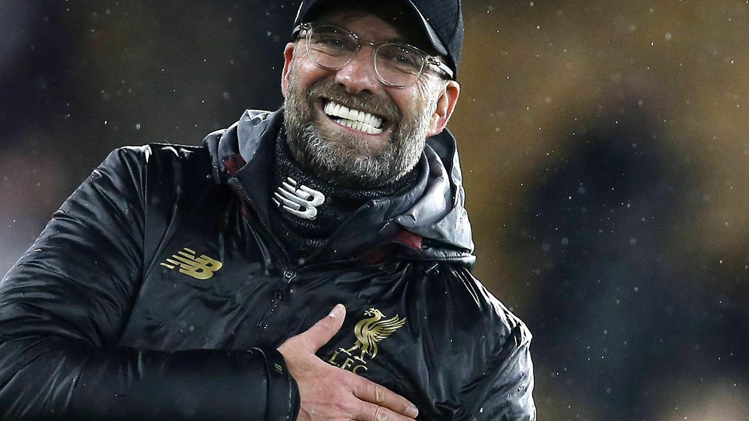 Liverpool-Coach Jürgen Klopp zeigt scheinbar magische Fähigkeitem ...