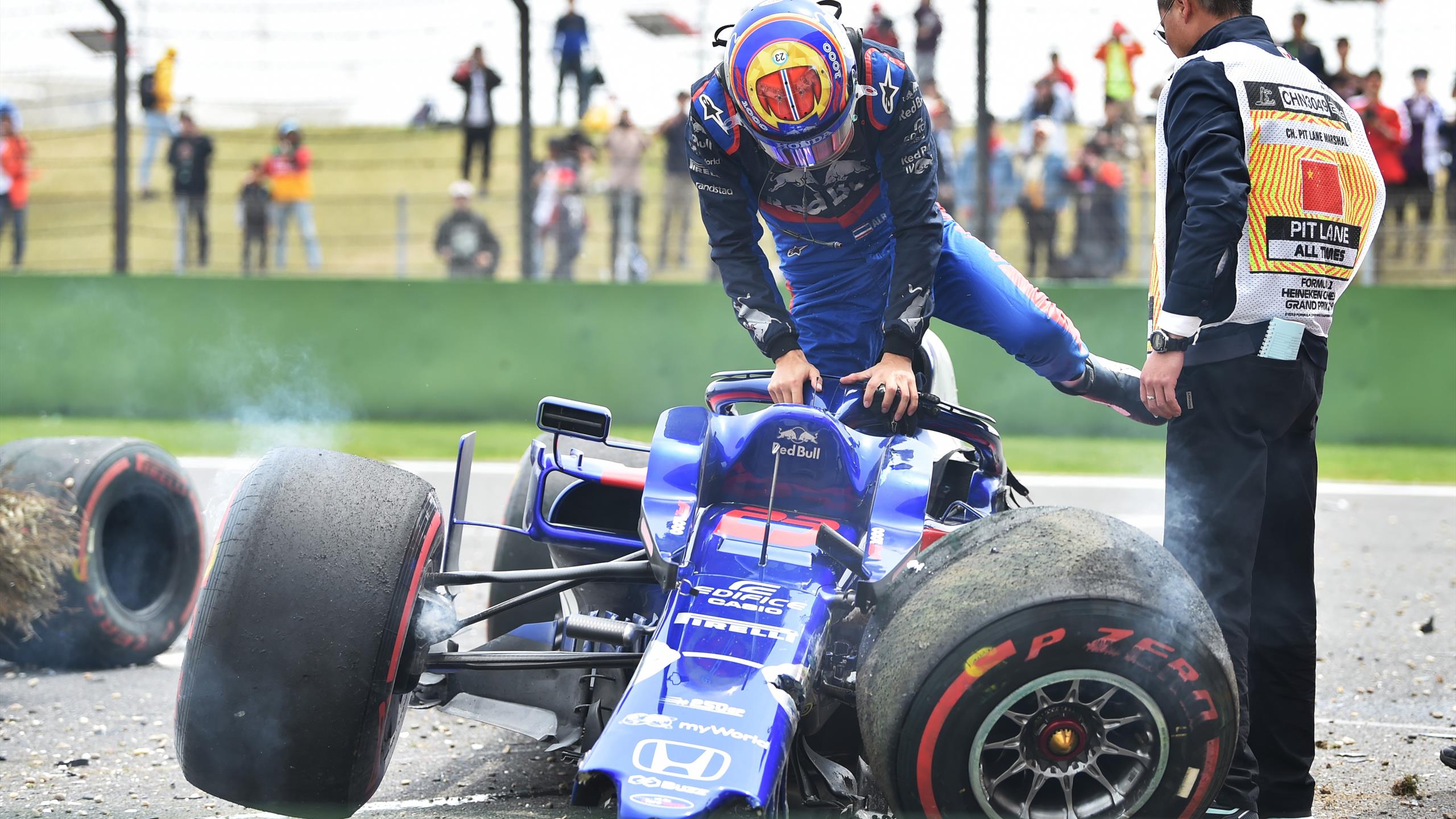 GP von China: Alexander Albon bei schwerem Crash mit Schutzengel ...