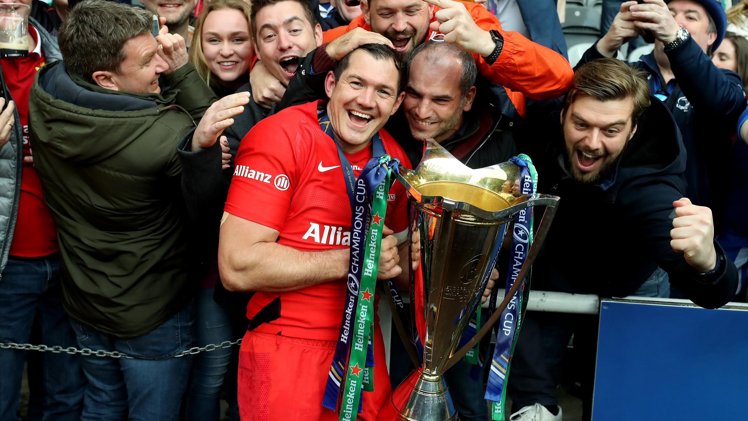 Alex Goode, i festeggiamenti non finiscono mai: ancora vestito "da ...