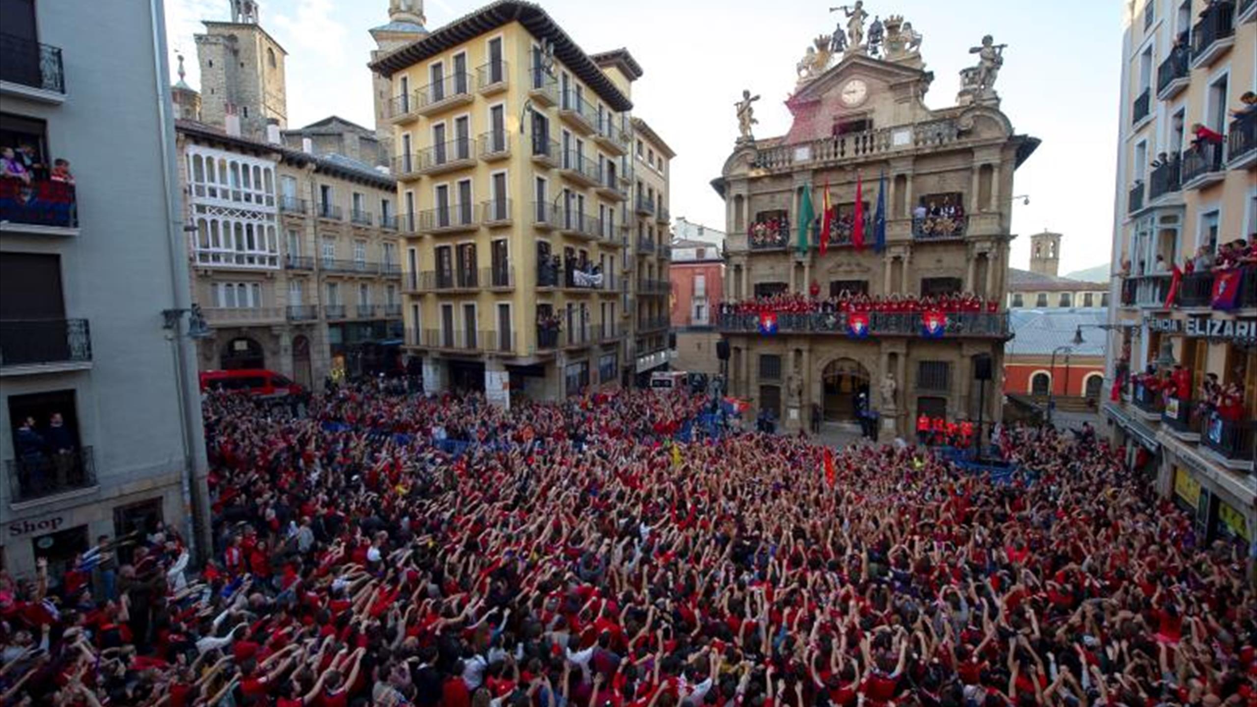 Afición e instituciones se unen en la felicitación a Osasuna - Eurosport