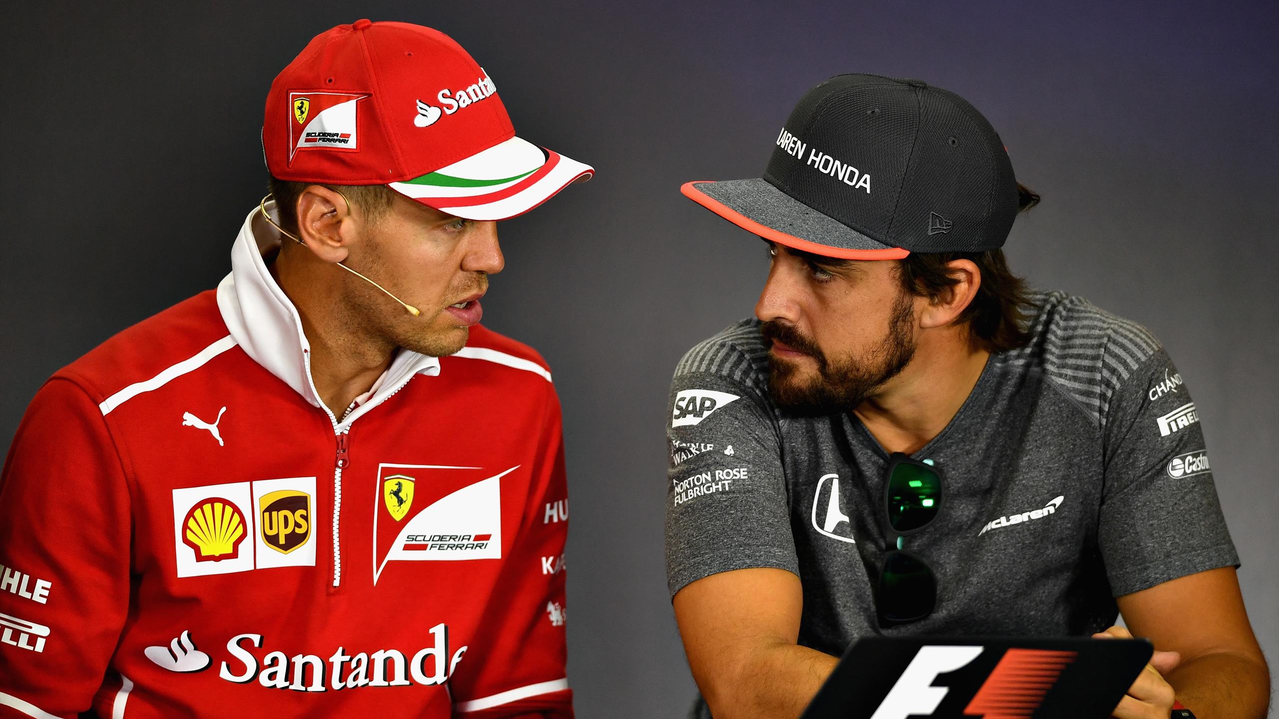 Fernando Alonso și Sebastian Vettel se luptă pentru un loc în Formula 1 ...