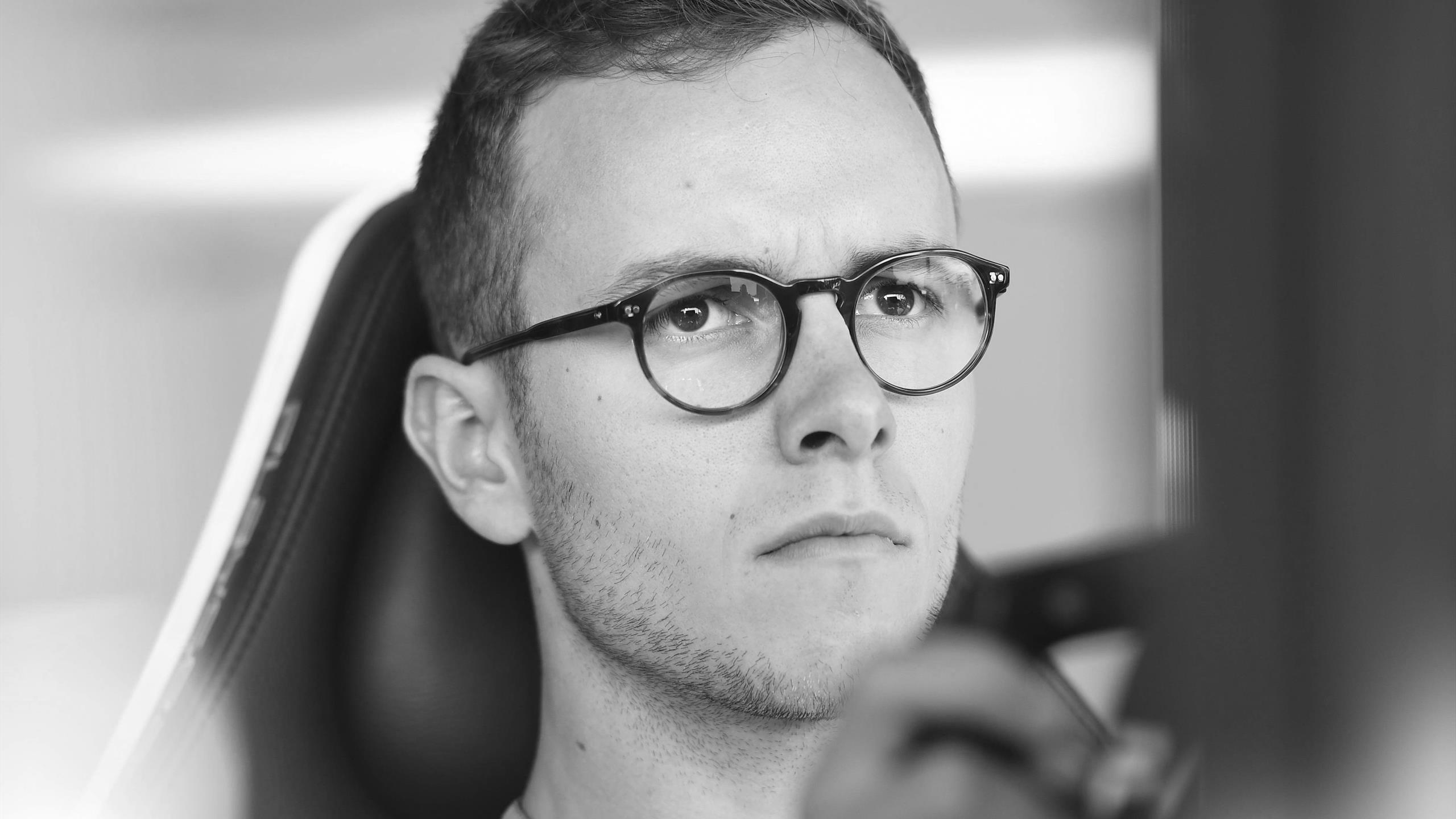 Fallece el piloto Anthoine Hubert en el terrible accidente de Spa ...