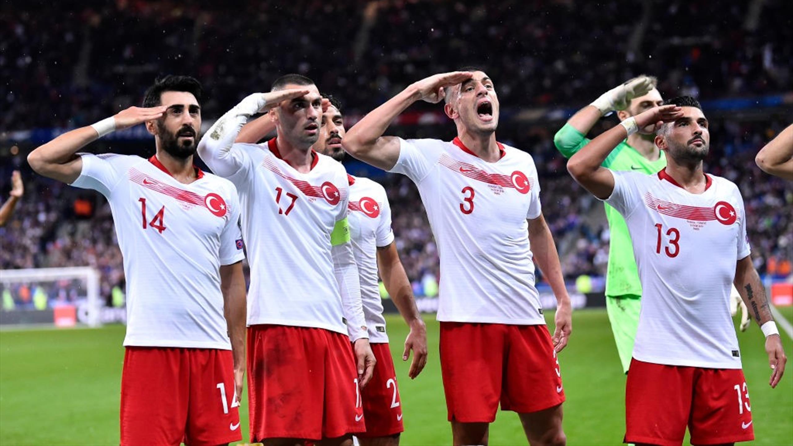 La Turquie défend le salut militaire des joueurs contre la France ...