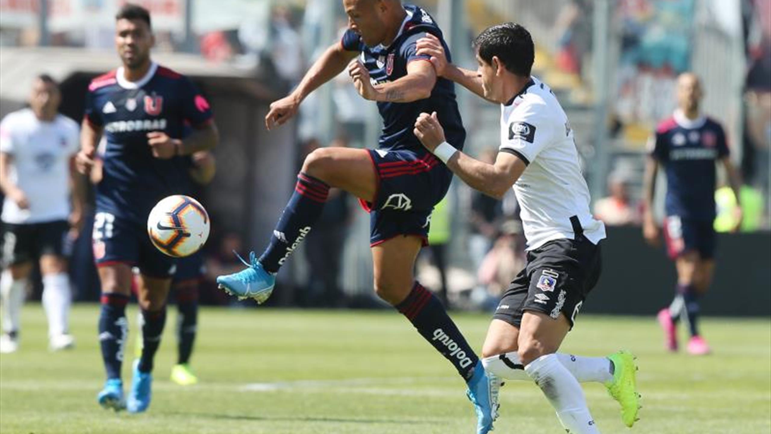 Vuelve a rodar el balón en Chile tras semanas parado y pendiente de ...