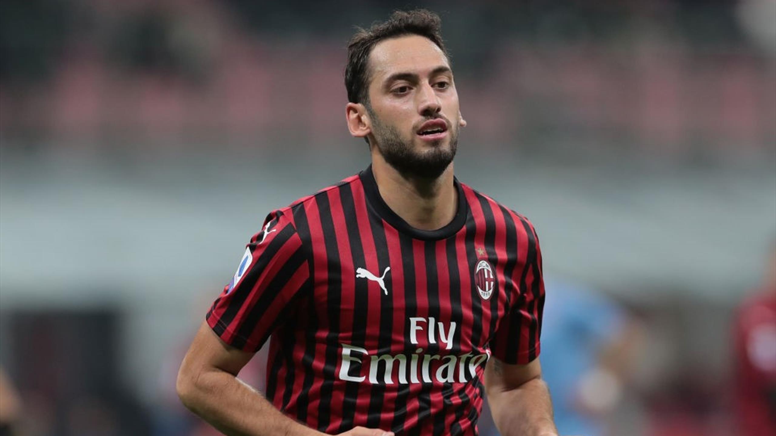 Calhanoglu: "Futuro al Milan? Devo decidere col mio agente. Qui le cose ...