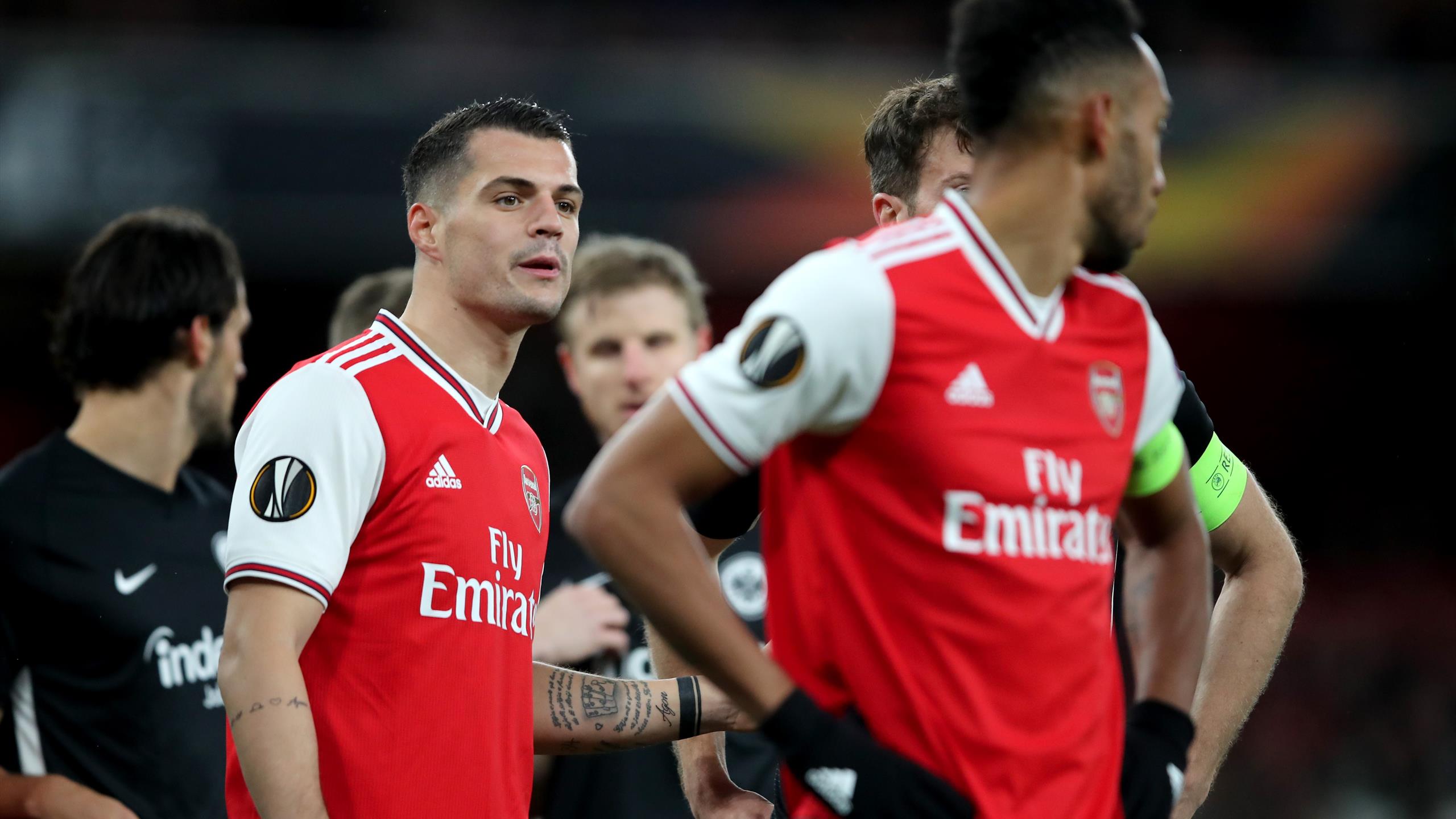 Directorul sportiv al lui Arsenal, surprins când pleca din locuința ...