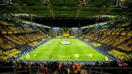 Borussia Dortmund Fans Vor PSG Duell Mit Beeindruckender Choreographie