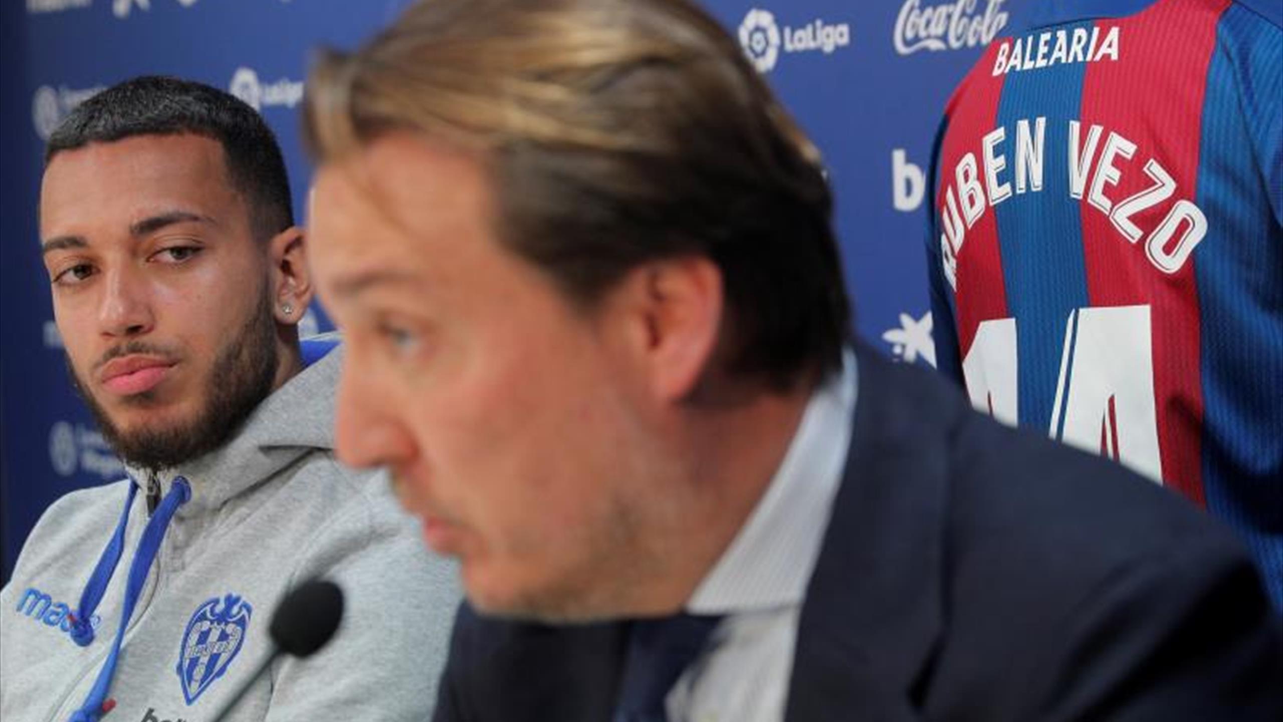 Catalán cumple once años en el club en plena incertidumbre - Eurosport