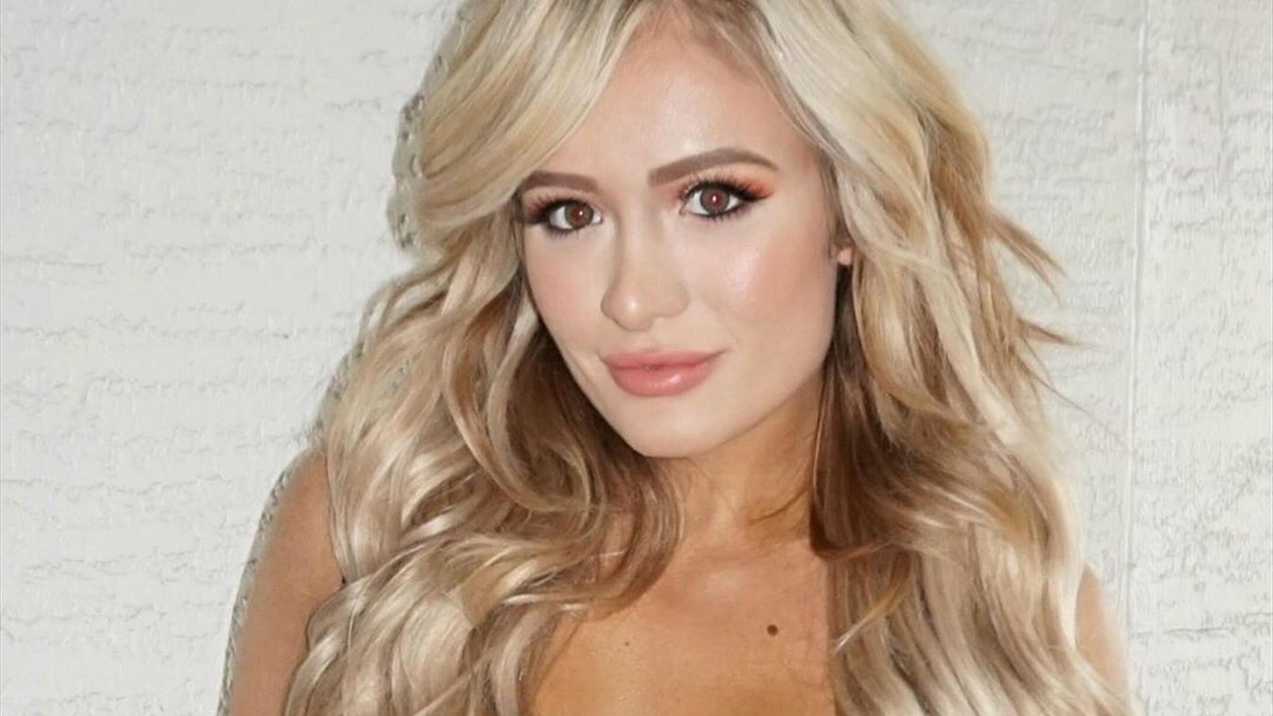 S-a născut în SUA, a crescut în România, iar acum a debutat în WWE ...