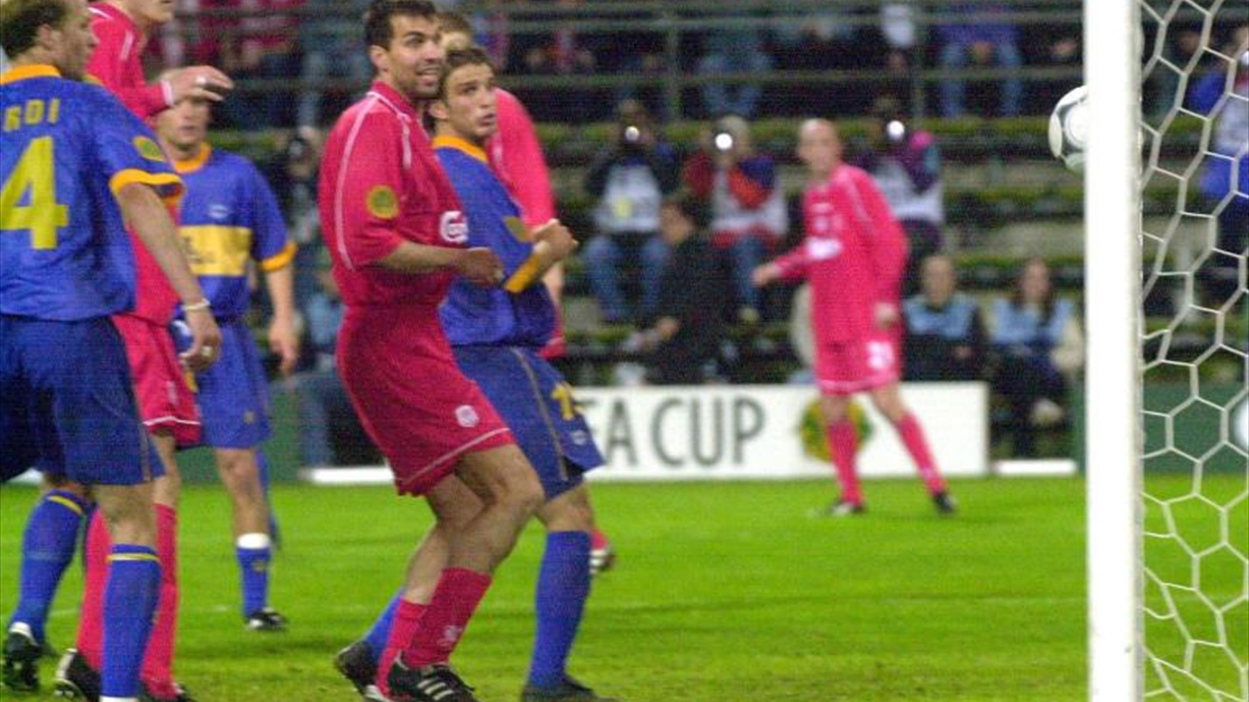 Se cumplen 19 años de la final de la UEFA entre el Alavés y el ...