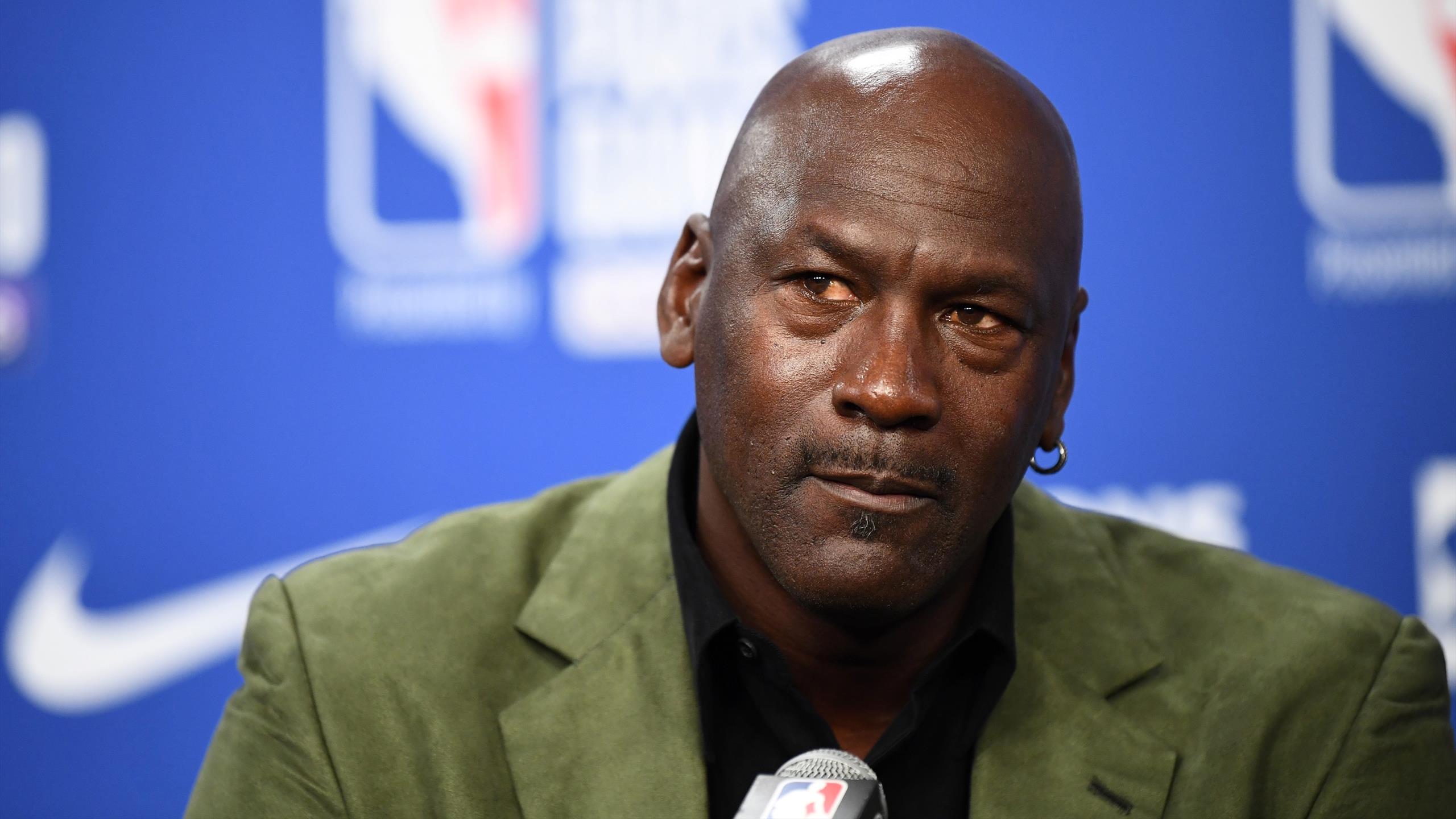 Floyd : Michael Jordan fait un don de 100 millions de dollars pour ...