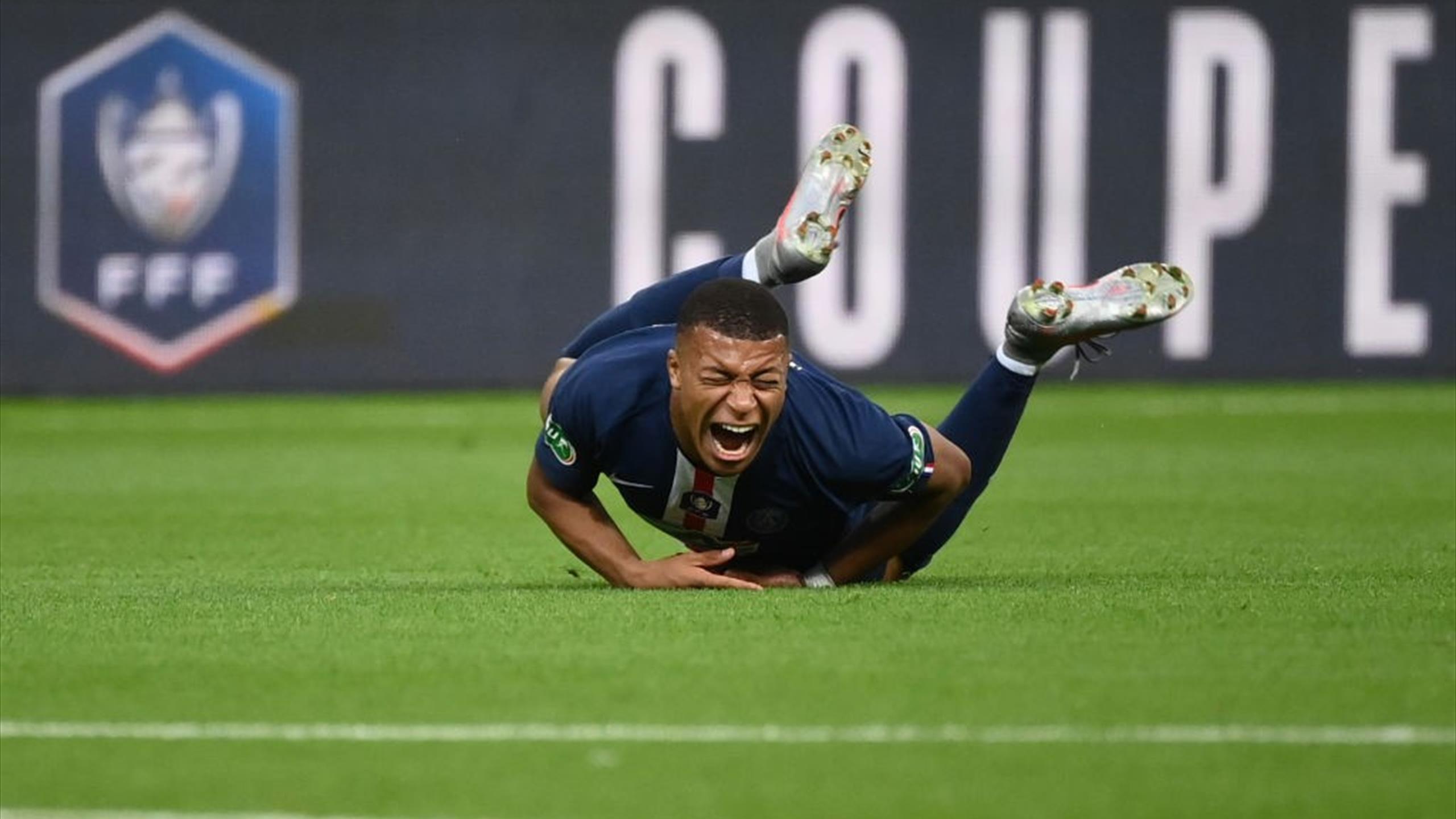 VIDEO. Scene teribile la Paris! Kylian Mbappe, victima unei intrări ...