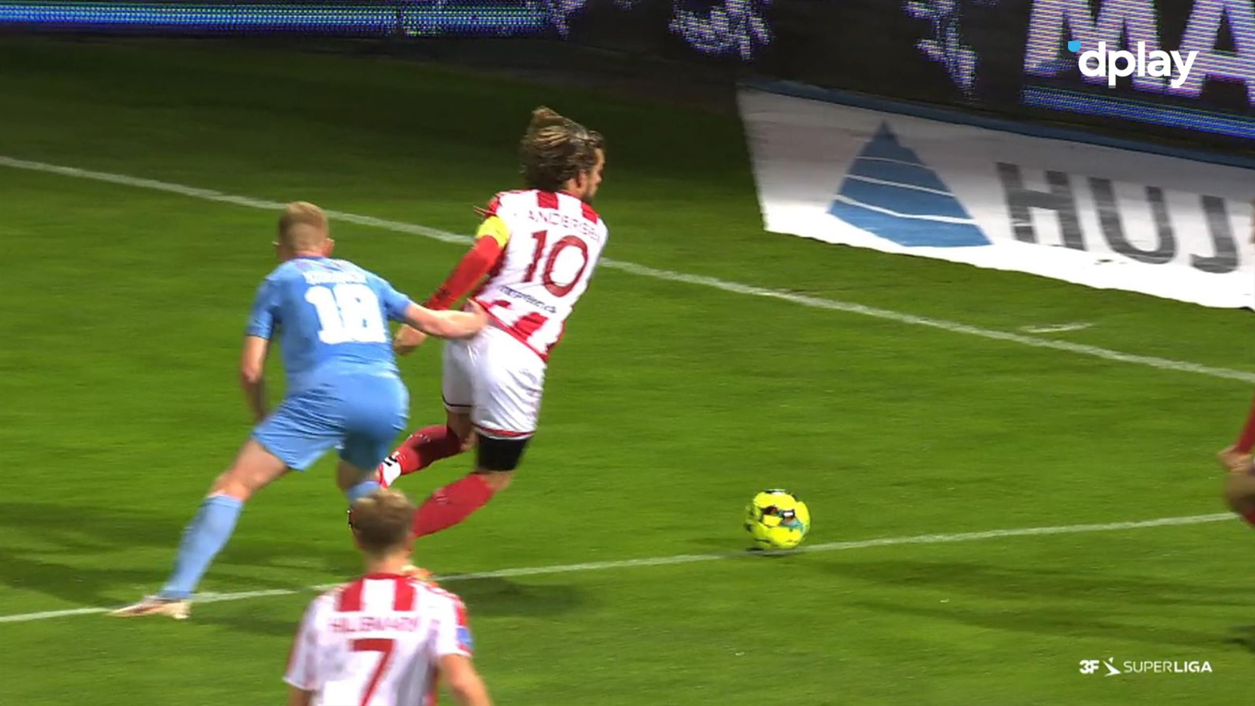 Så du det? Lucas Andersen med fræk dribling - Fodbold video - Eurosport