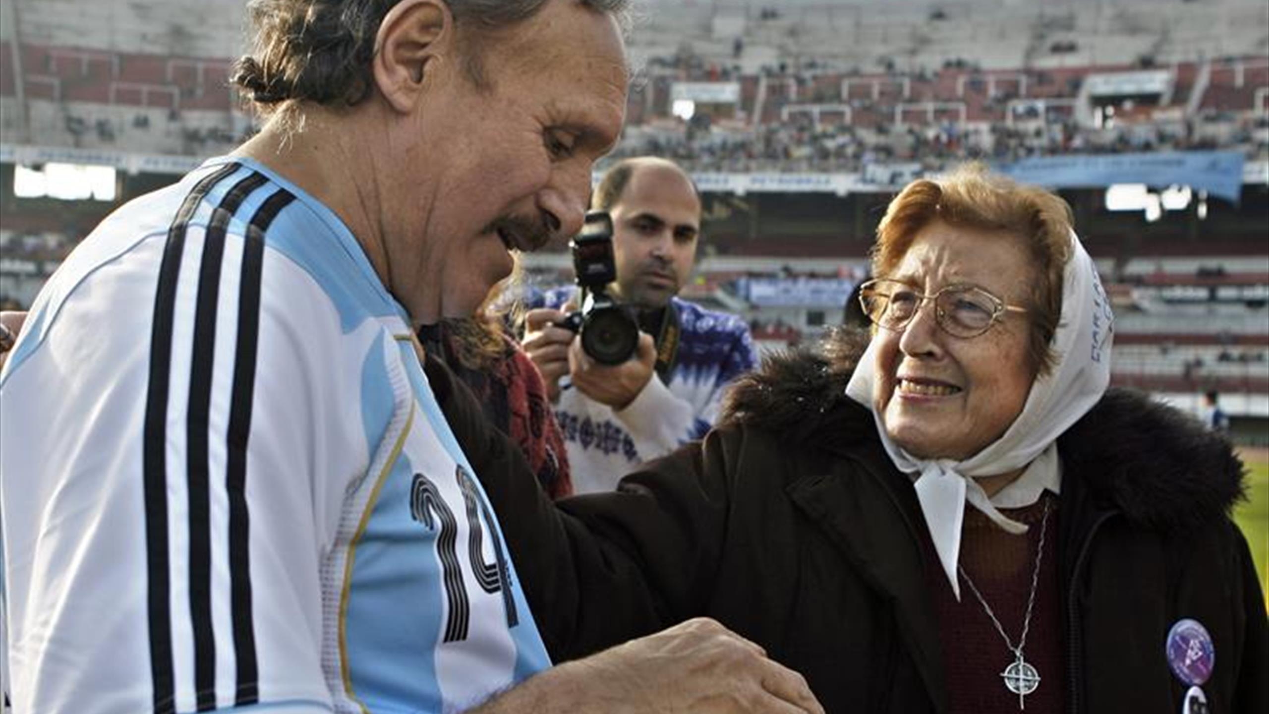 Leopoldo Luque, campeón del mundo con Argentina en 1978, en terapia ...
