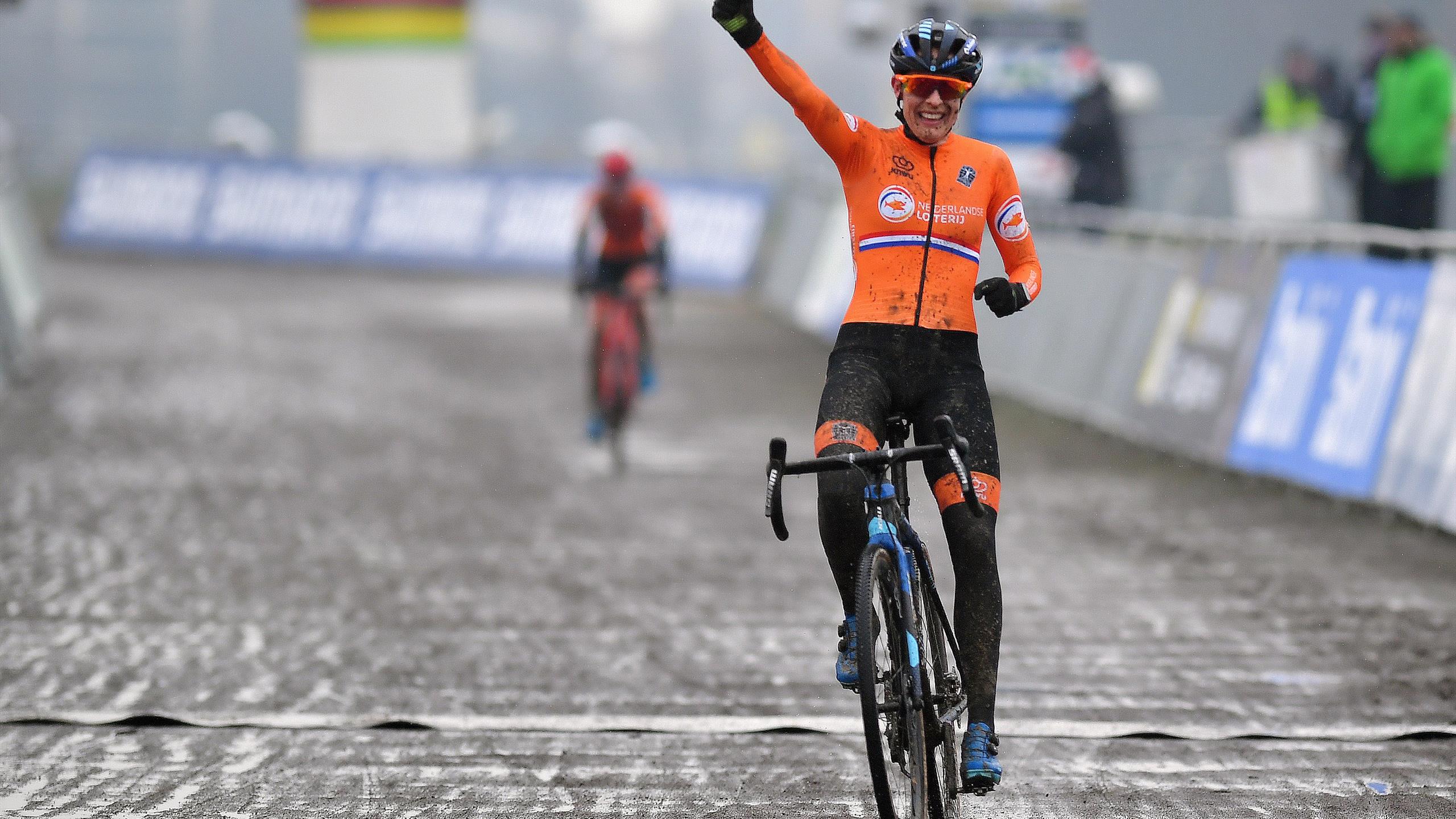 WK Veldrijden | Samenvatting vrouwenrace 2021 - Veldrijden video ...