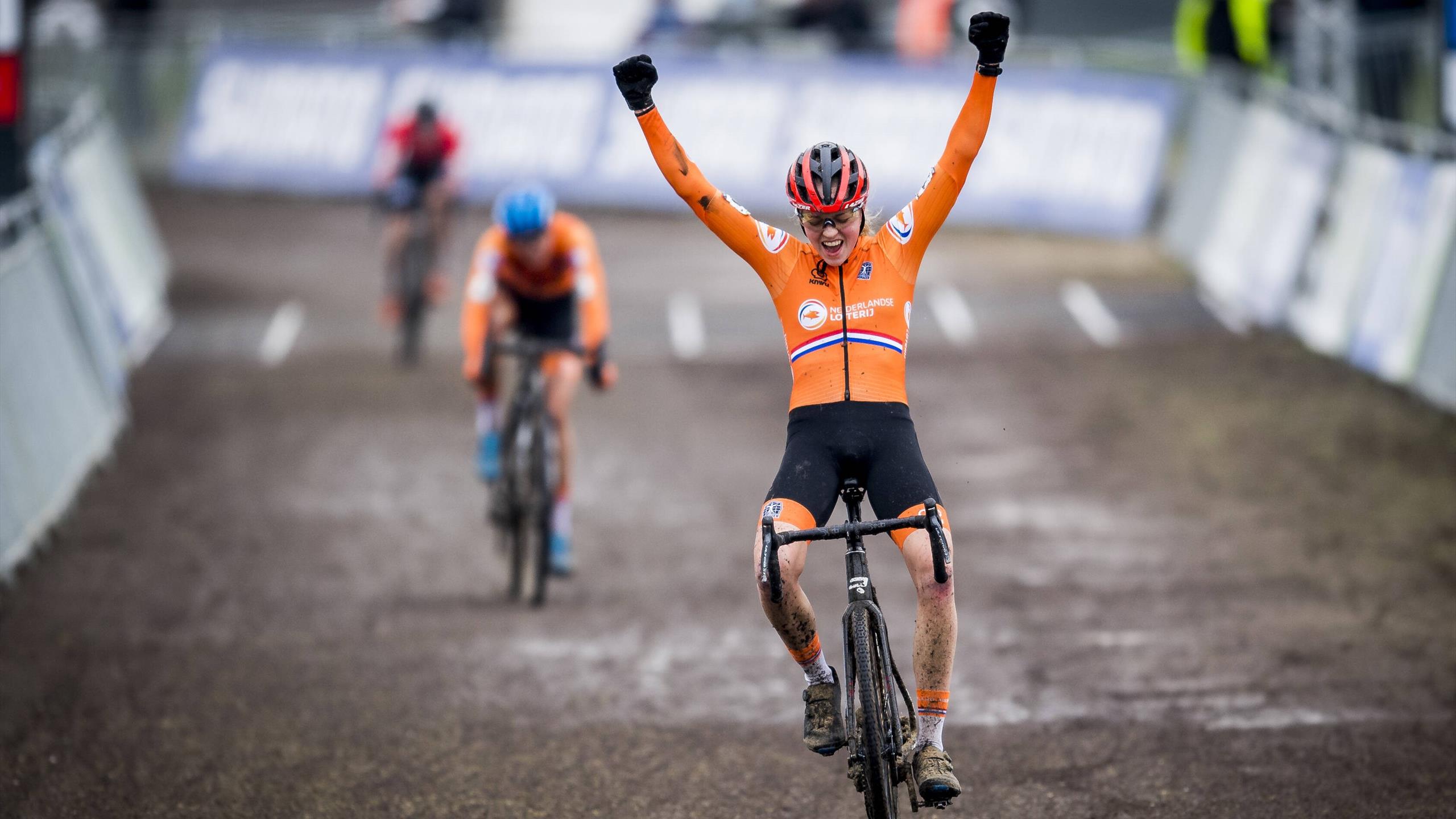 Ciclocross, Mondiali - Fem van Empel campionessa del mondo U23 ...