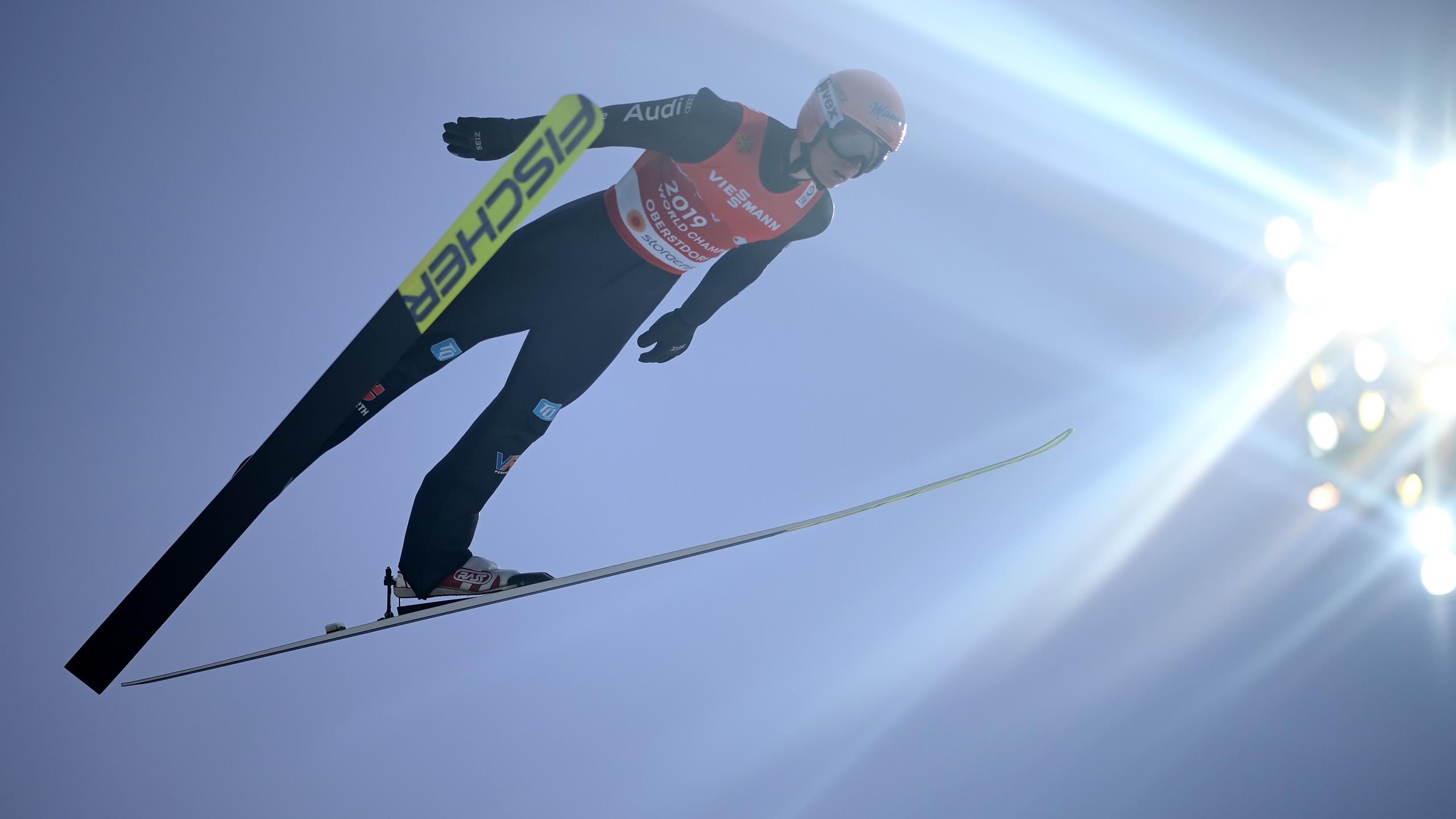 WM Oberstdorf: Karl Geiger bringt Deutschland in Führung - Skispringen ...