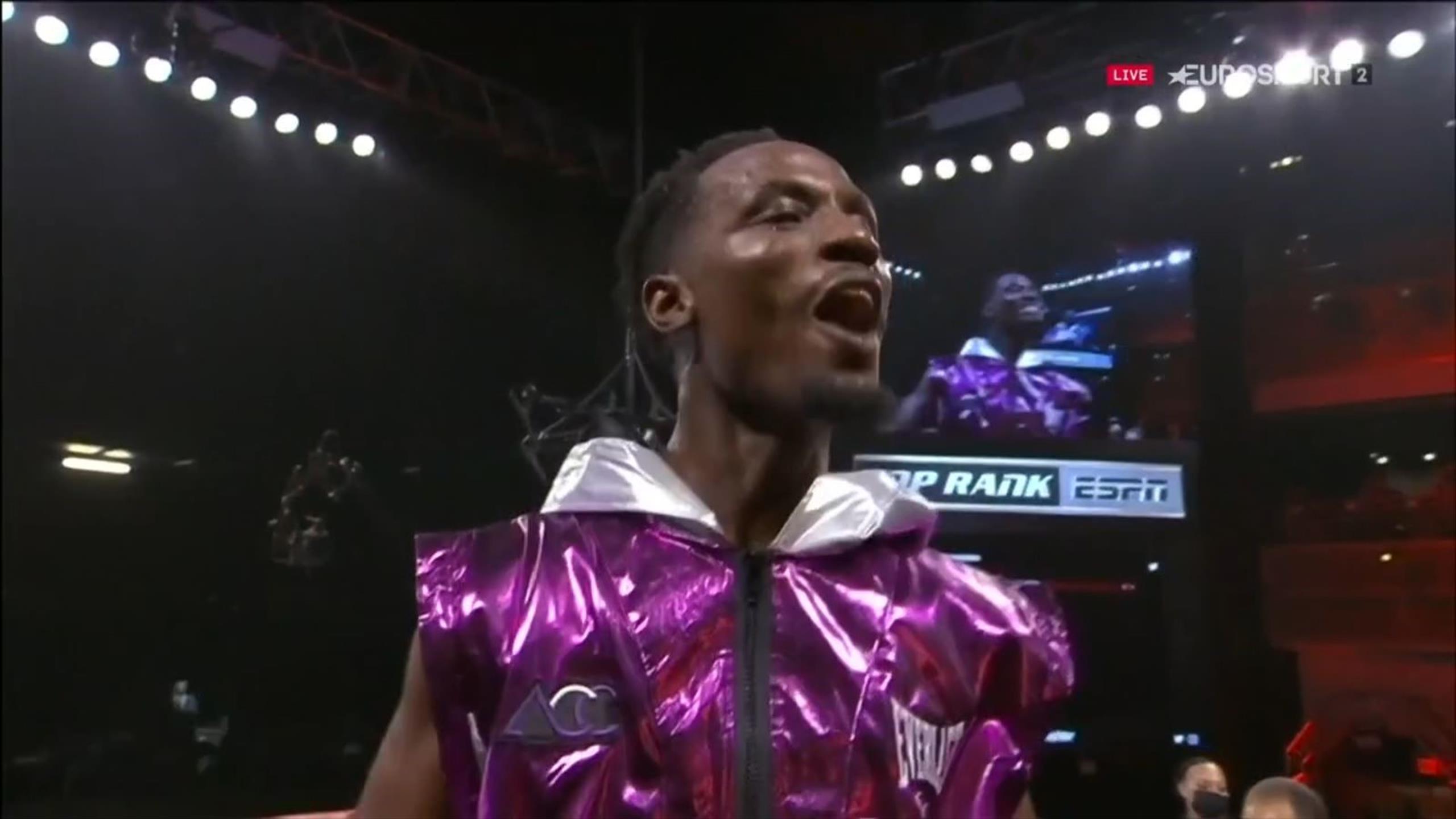 Kenneth Sims Jr. dio la sorpresa y le quitó el invicto a Elvis ...